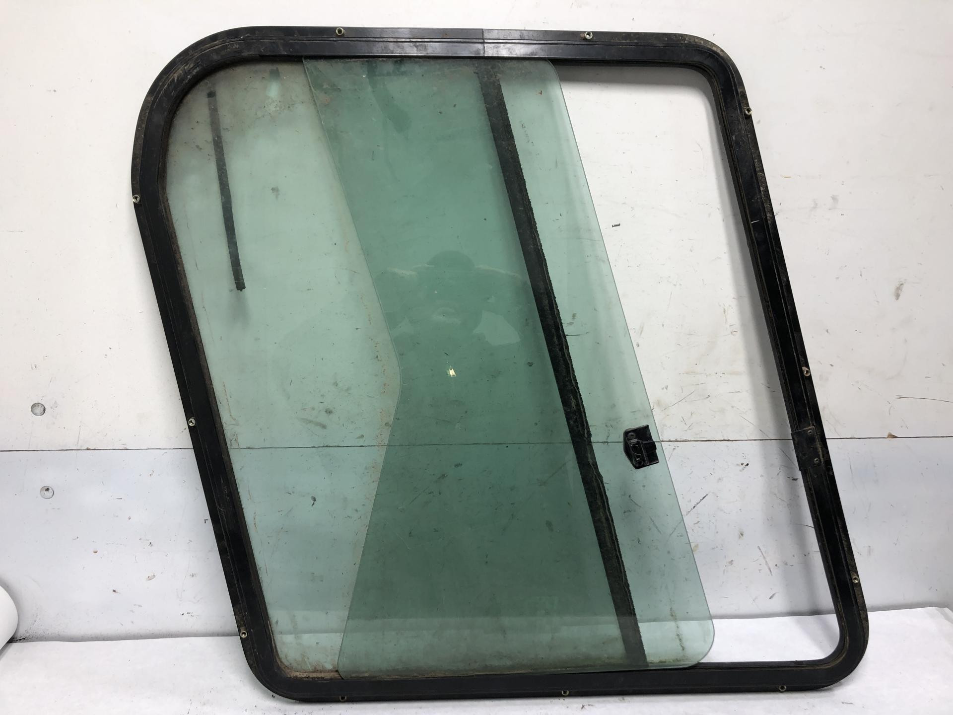 50301848 | Gehl R165 Equip Side Glass for Sale