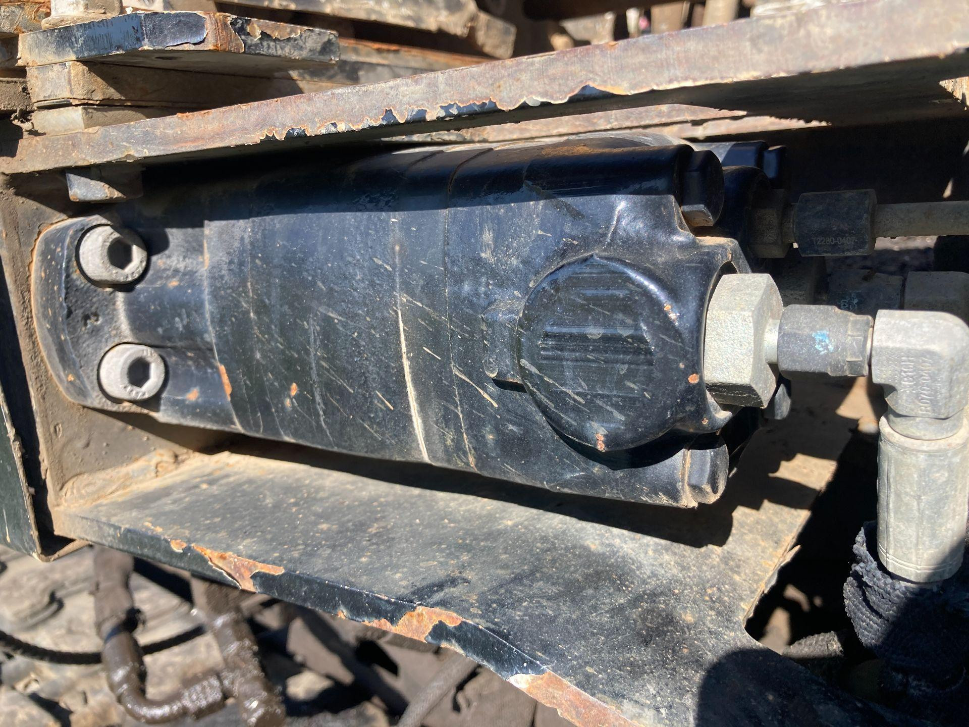 296426857 | Vermeer D23X30 Hydraulic Motor for Sale