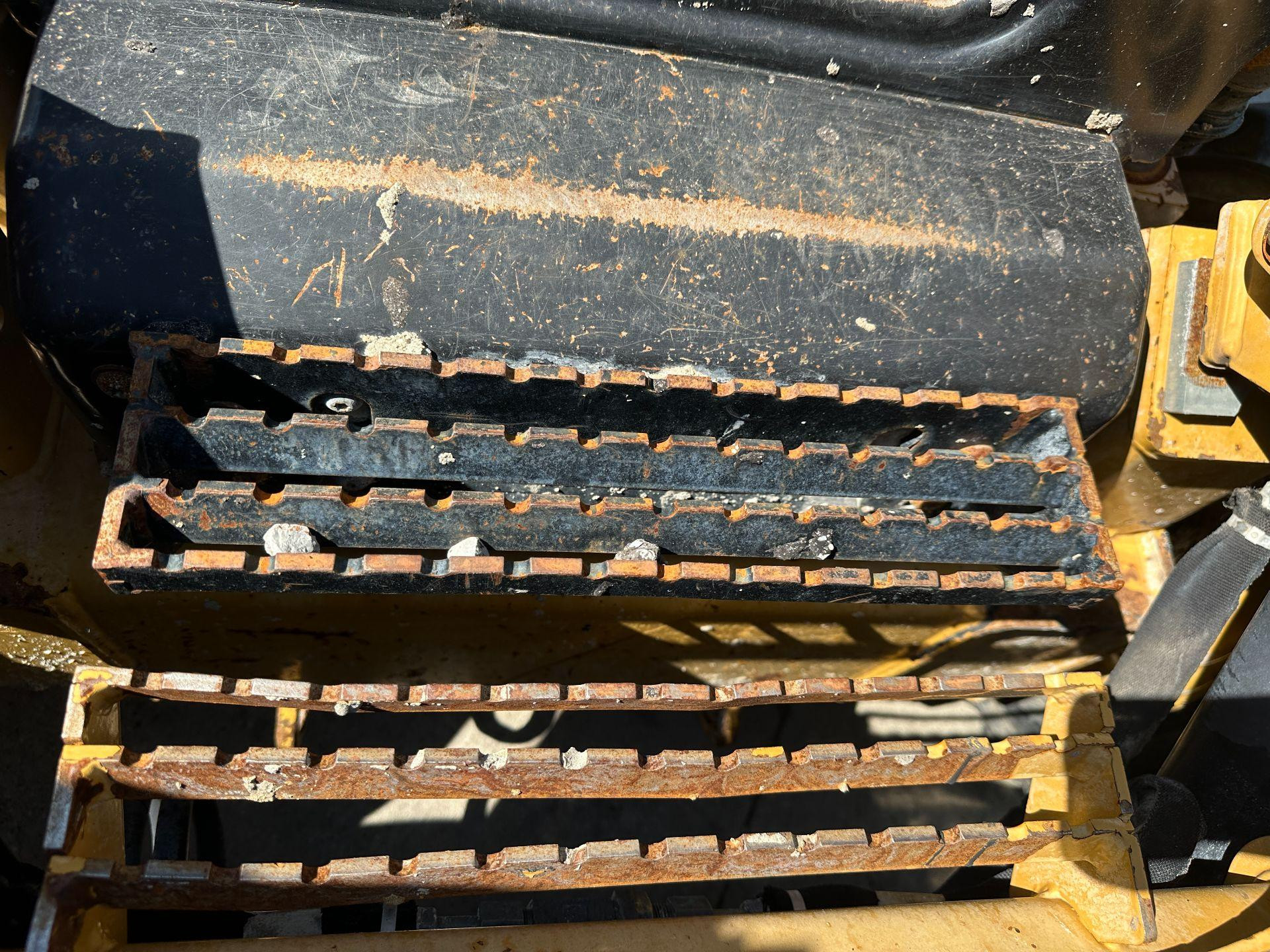 468-5153 | CAT 272D Step for Sale