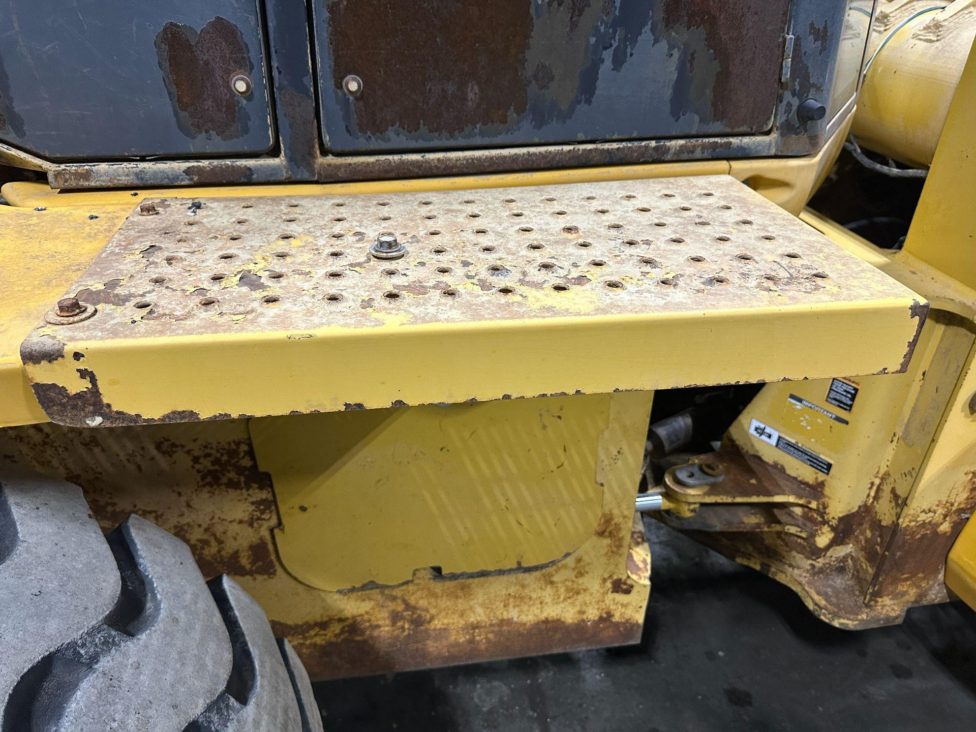 AT222323 | John Deere 644H Step for Sale