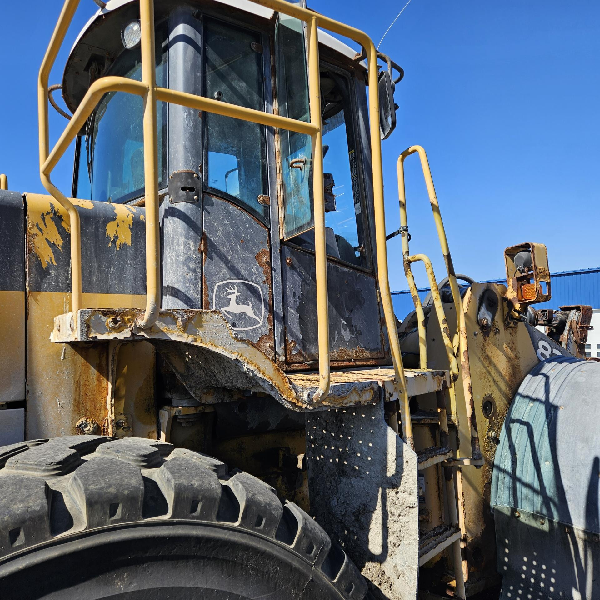 AT223271 | John Deere 724J Step for Sale
