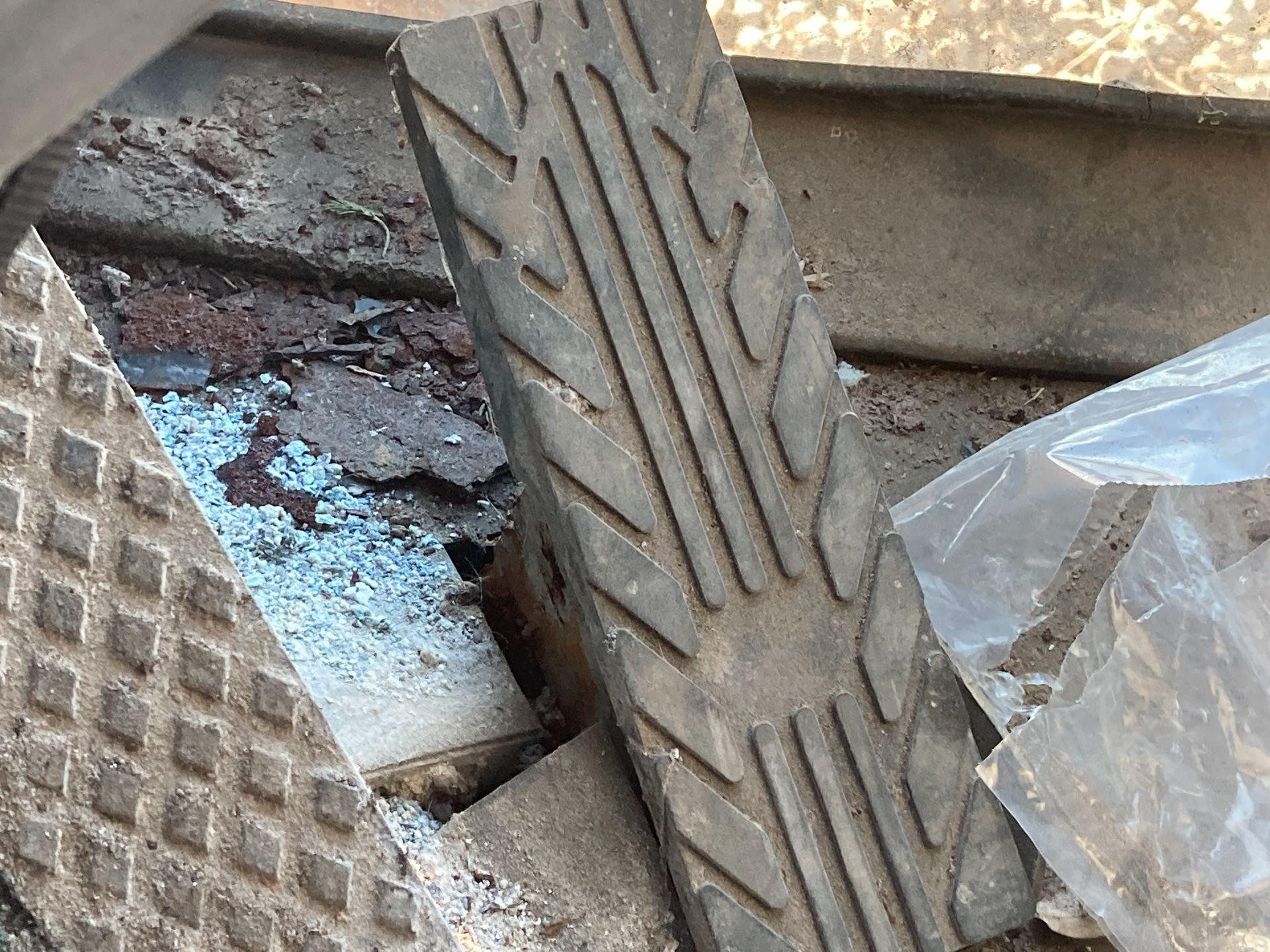 AT521658 | John Deere 624K Pedal for Sale