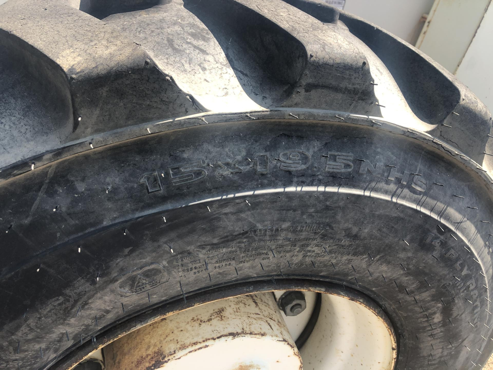 Terex TH528 Tire and Rim for Sale