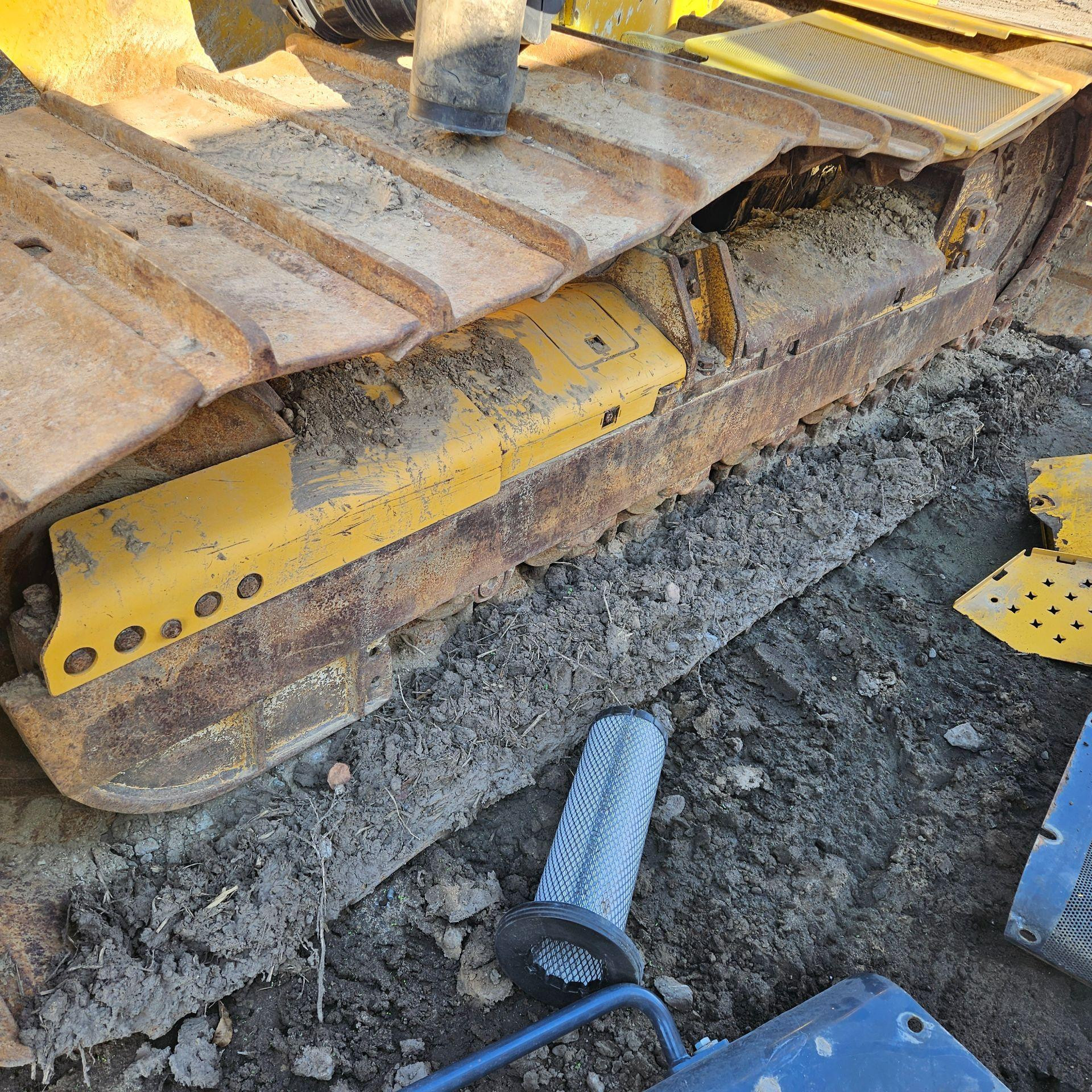 AT352993 | John Deere 700K LGP Track Frame for Sale