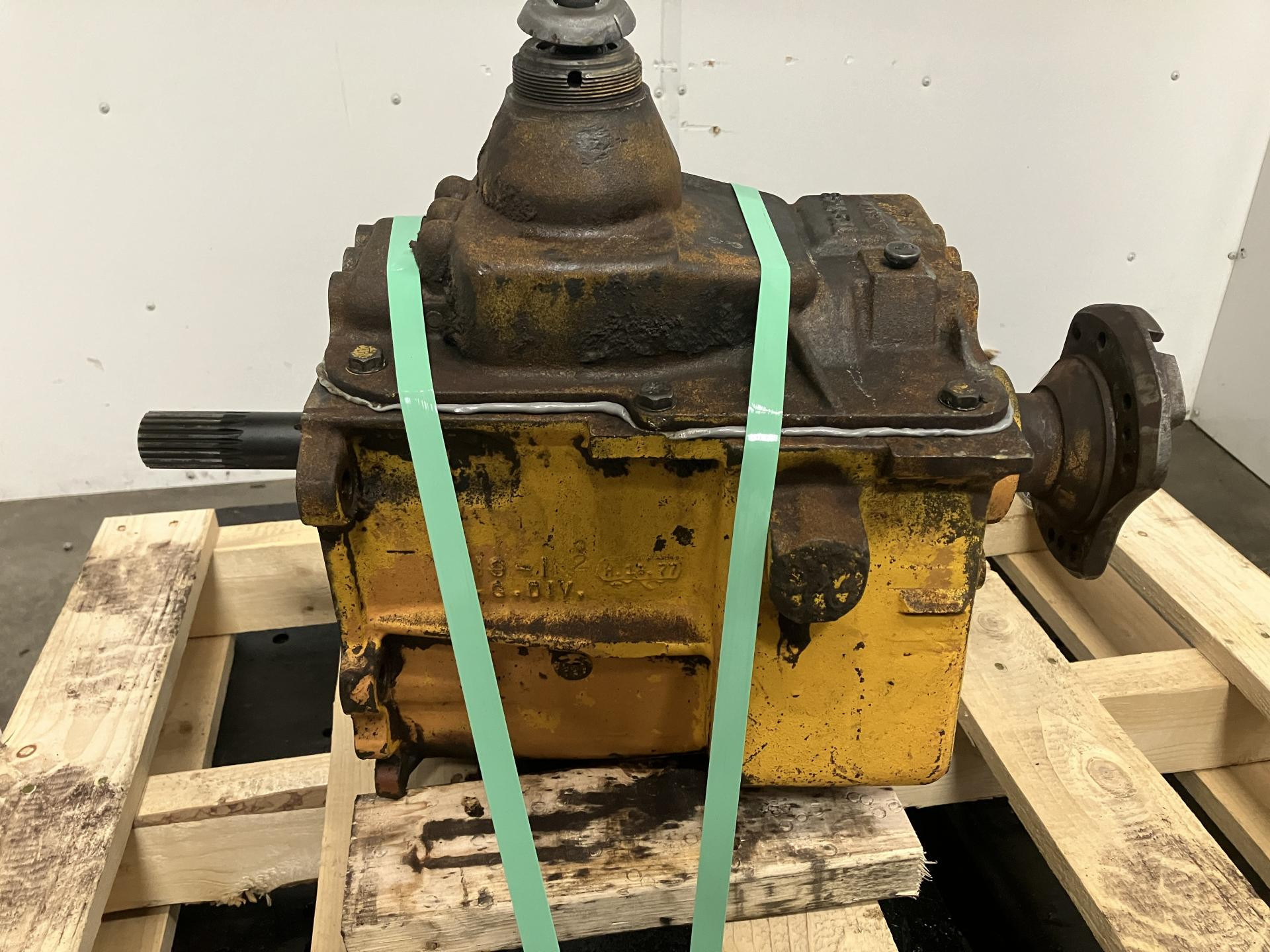 T19-1 | Case 680E Transmission for Sale