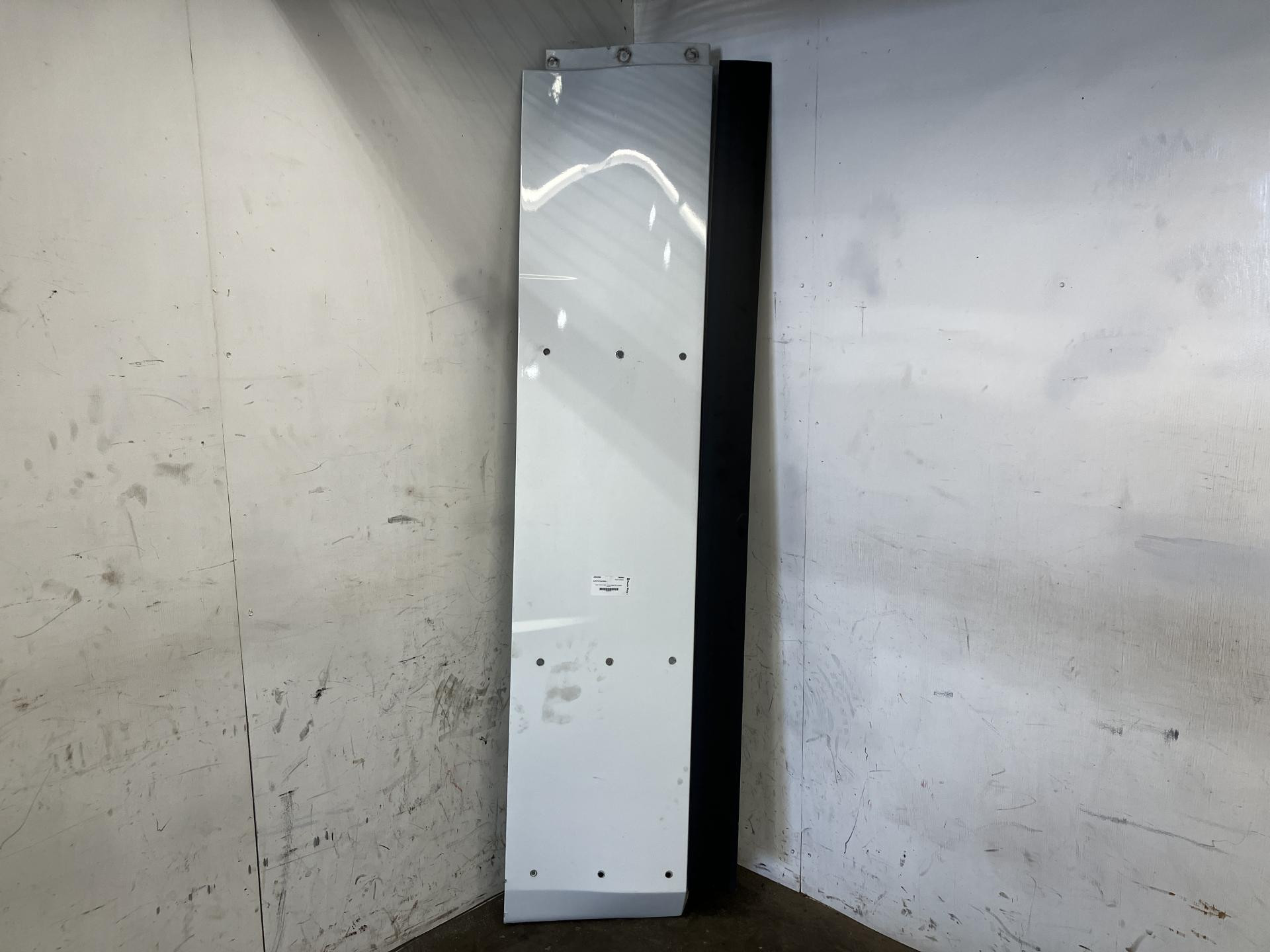 6123214C2 | International LT Side Fairing/Cab Extender for Sale