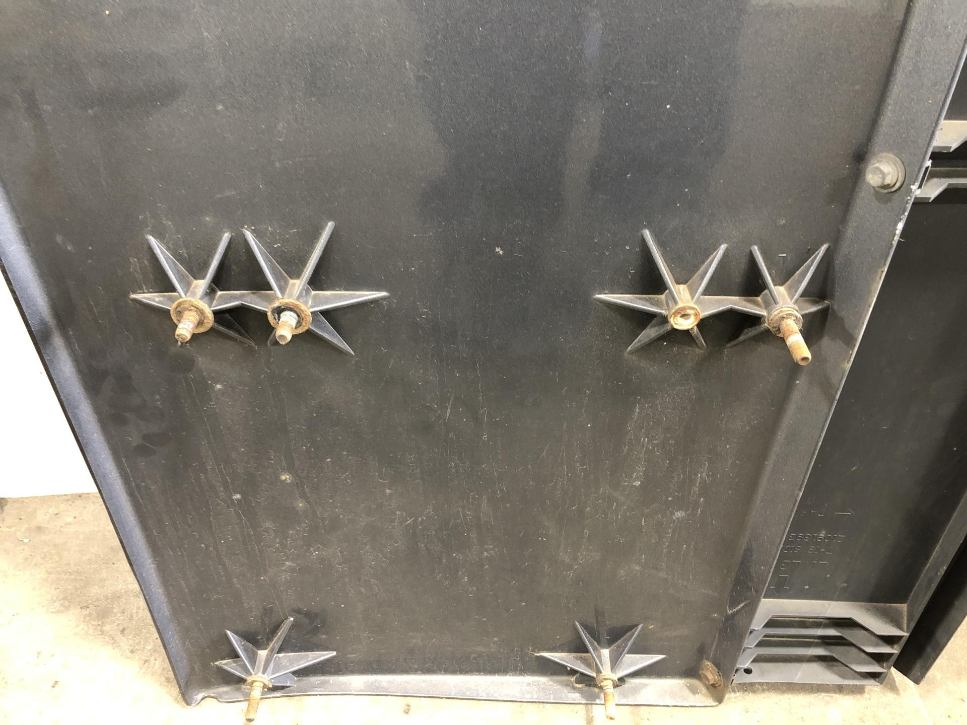 21091695 | Volvo VNL Side Fairing/Cab Extender for Sale