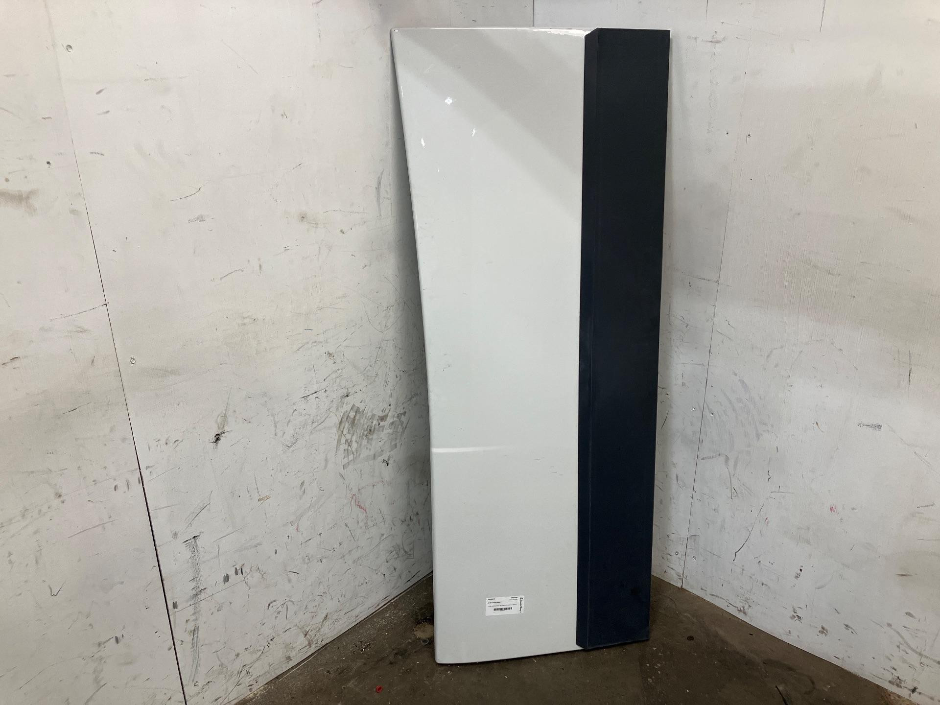 8678640 | Volvo VNL Side Fairing/Cab Extender for Sale