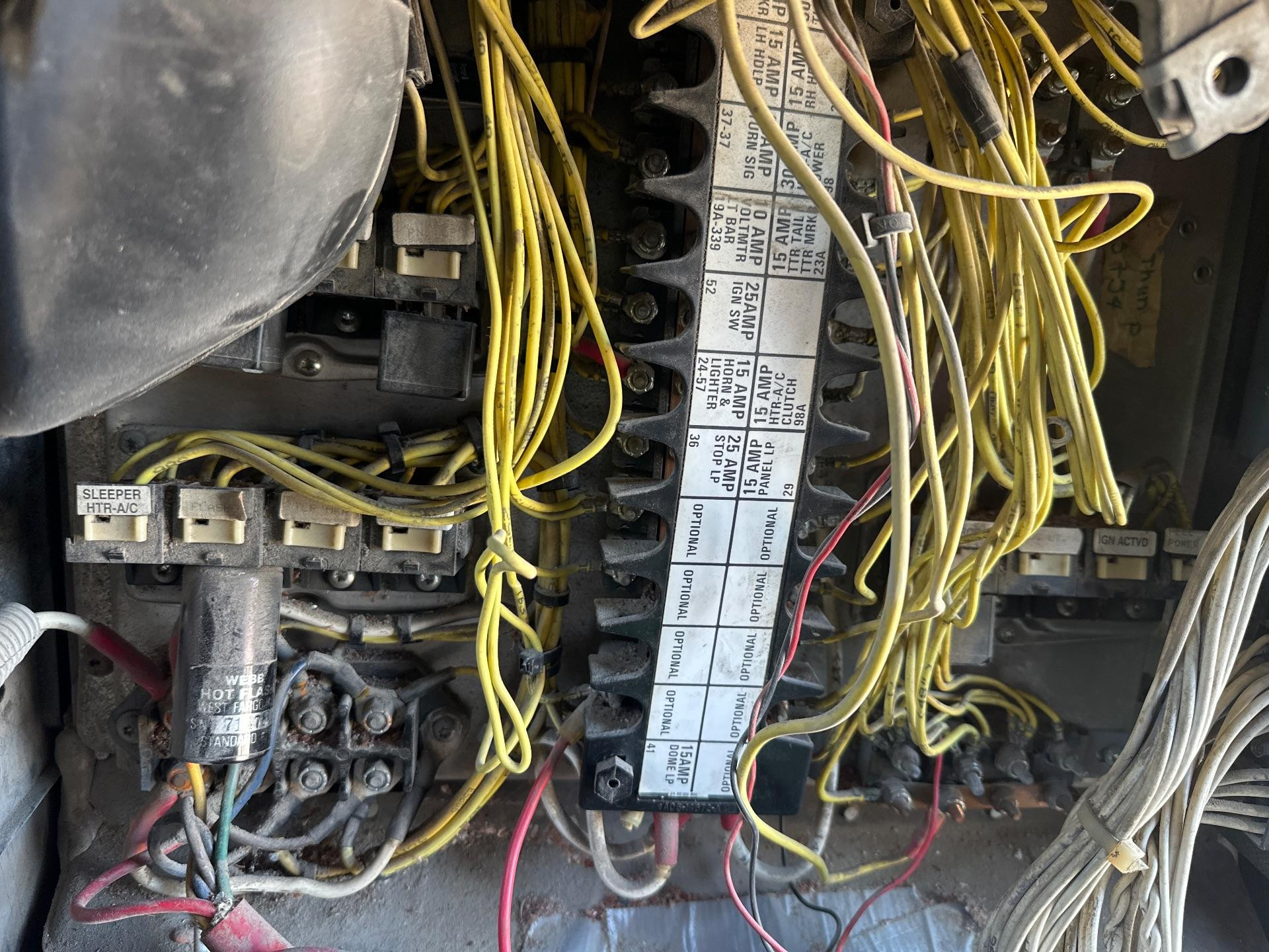 Freightliner FLD112 Fuse Box for Sale