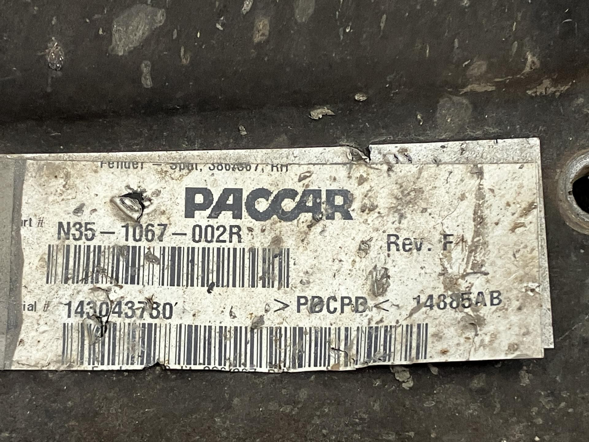 N35-1067-002R | Peterbilt 579 Fender for Sale