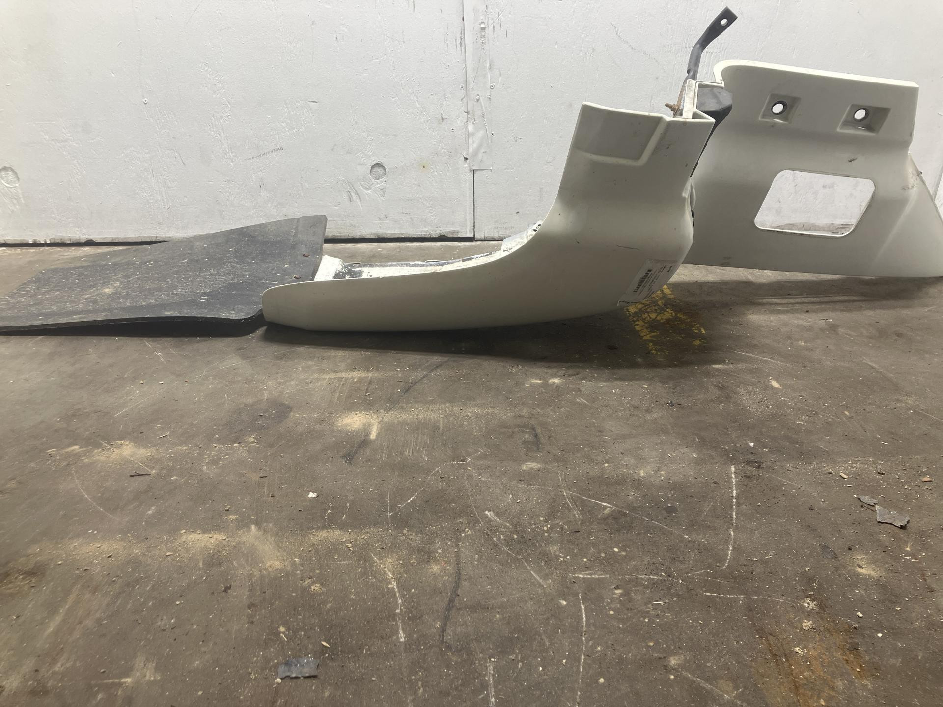 27707C1 | Chevrolet C6500 Fender for Sale