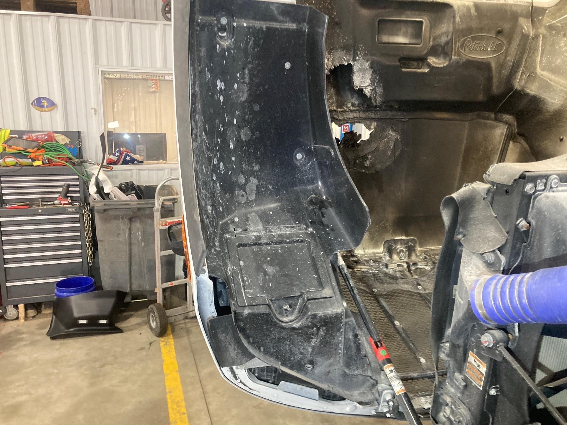 L52-6048 | Peterbilt 579 Inner Fender for Sale