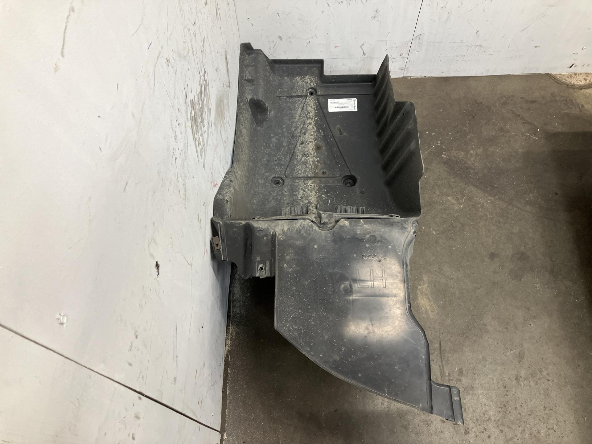L35-1056 | Peterbilt 579 Inner Fender for Sale