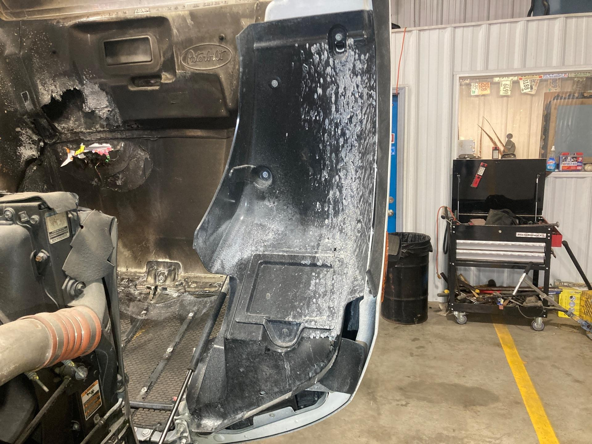 L52-6048R | Peterbilt 579 Inner Fender for Sale