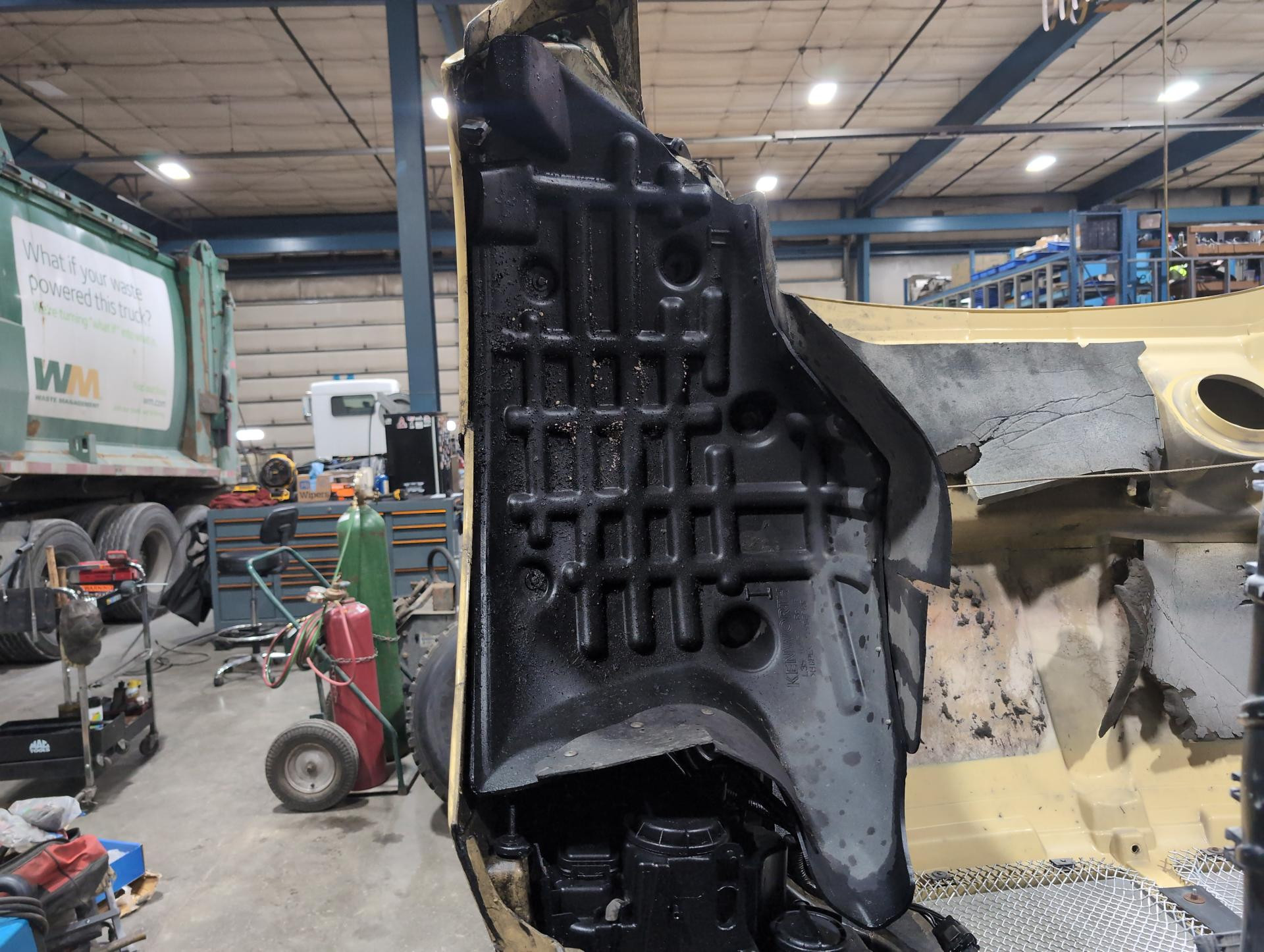 L35-1045 | Kenworth T370 Inner Fender for Sale