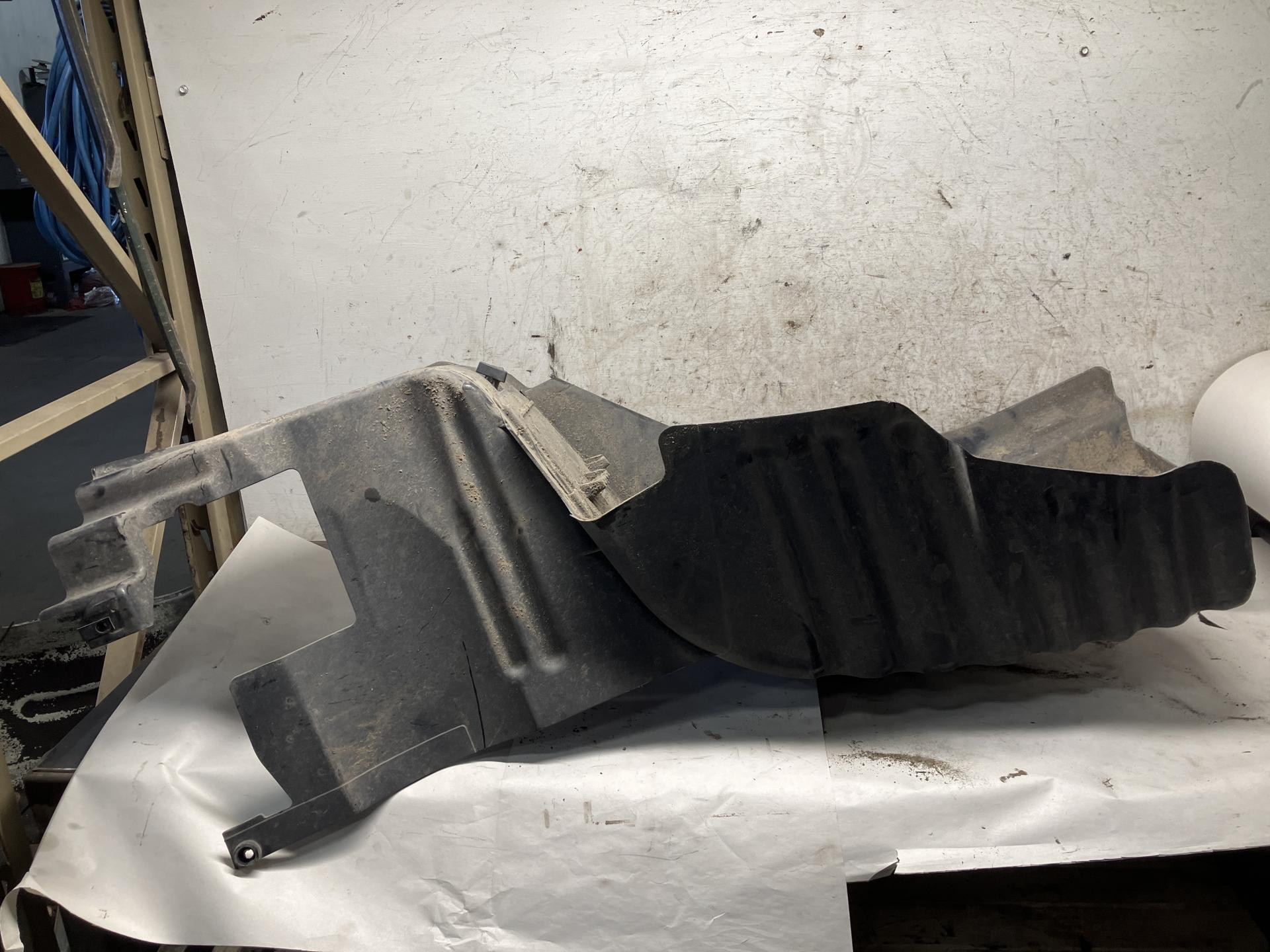 L35-1056 | Kenworth T680 Inner Fender for Sale