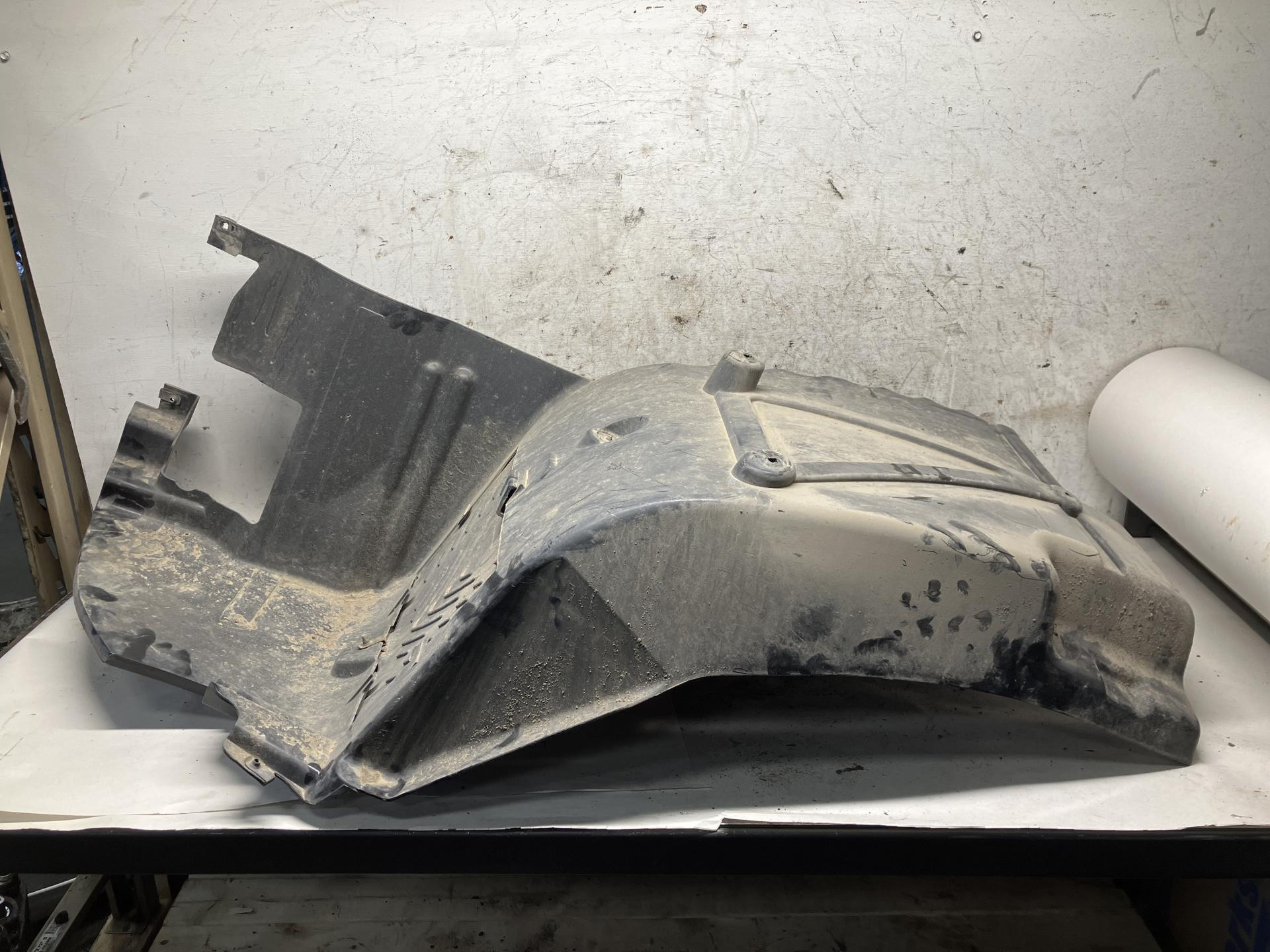 L35-1056 | Kenworth T680 Inner Fender for Sale