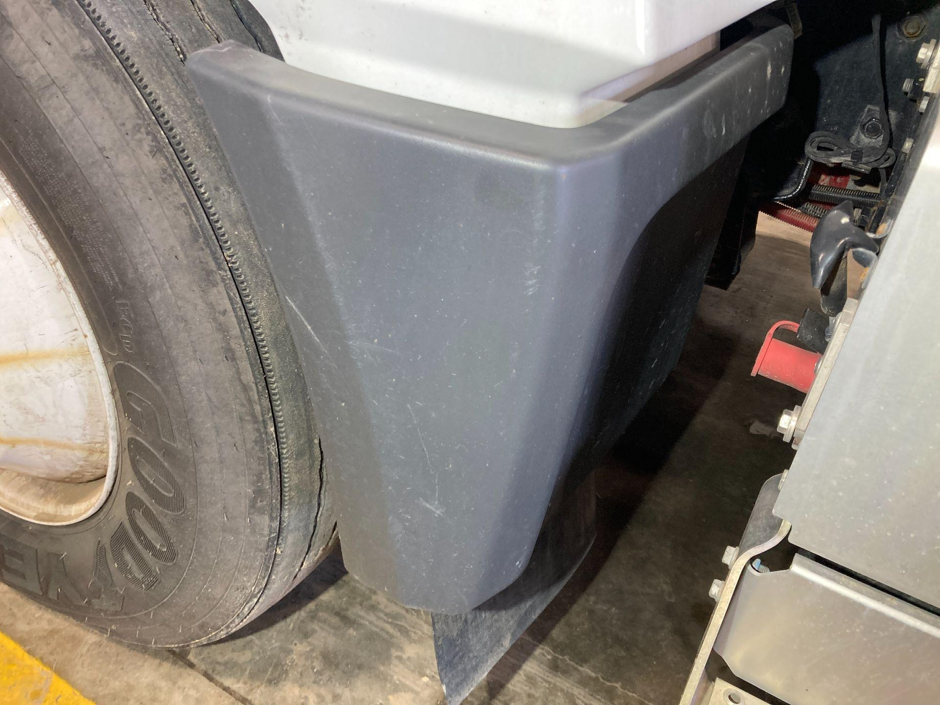 4054654 | International LT Fender for Sale