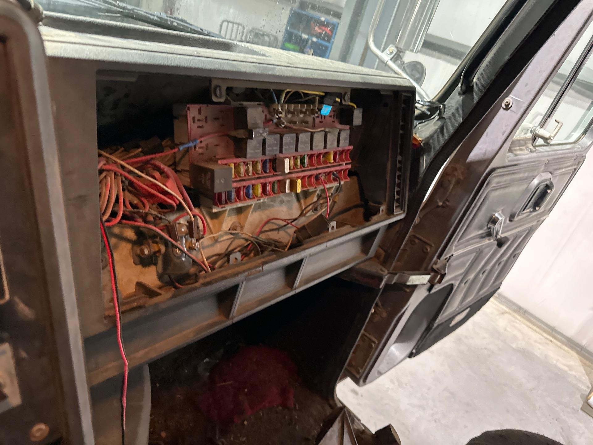Mack CL600 Fuse Box for Sale