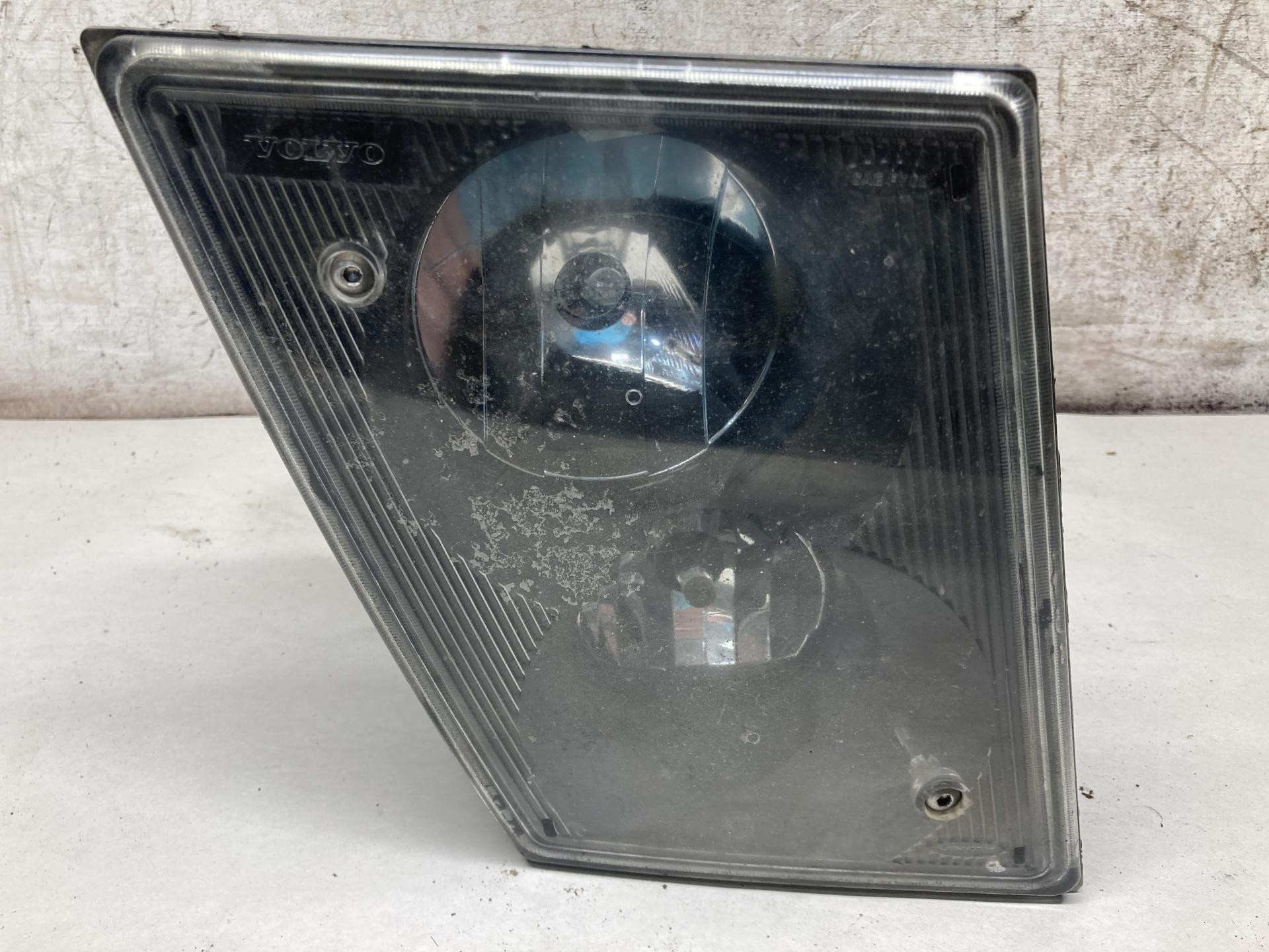 7974-R | Volvo VNL Fog Light for Sale