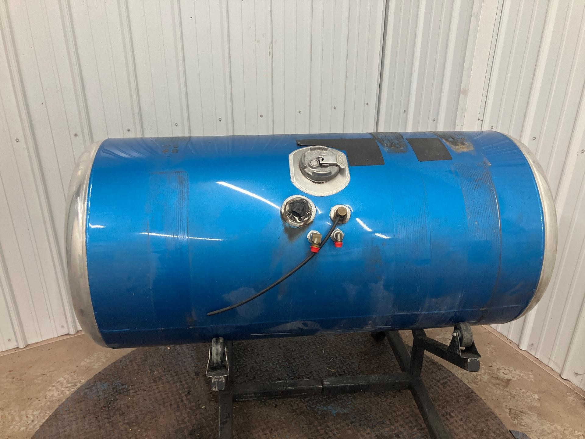 Fuel Tank With Leg
