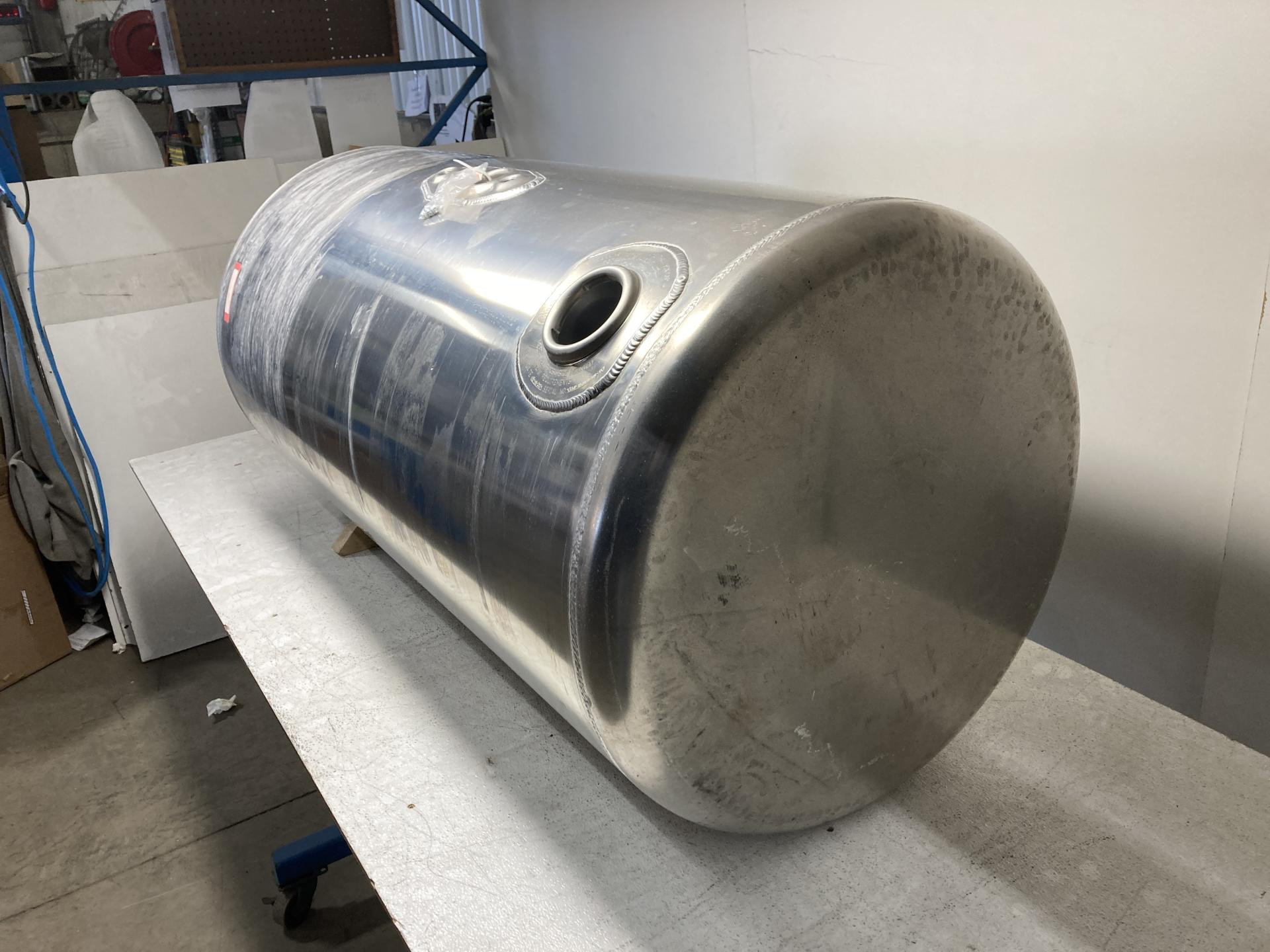 01060011004 | Peterbilt 335 Fuel Tank for Sale