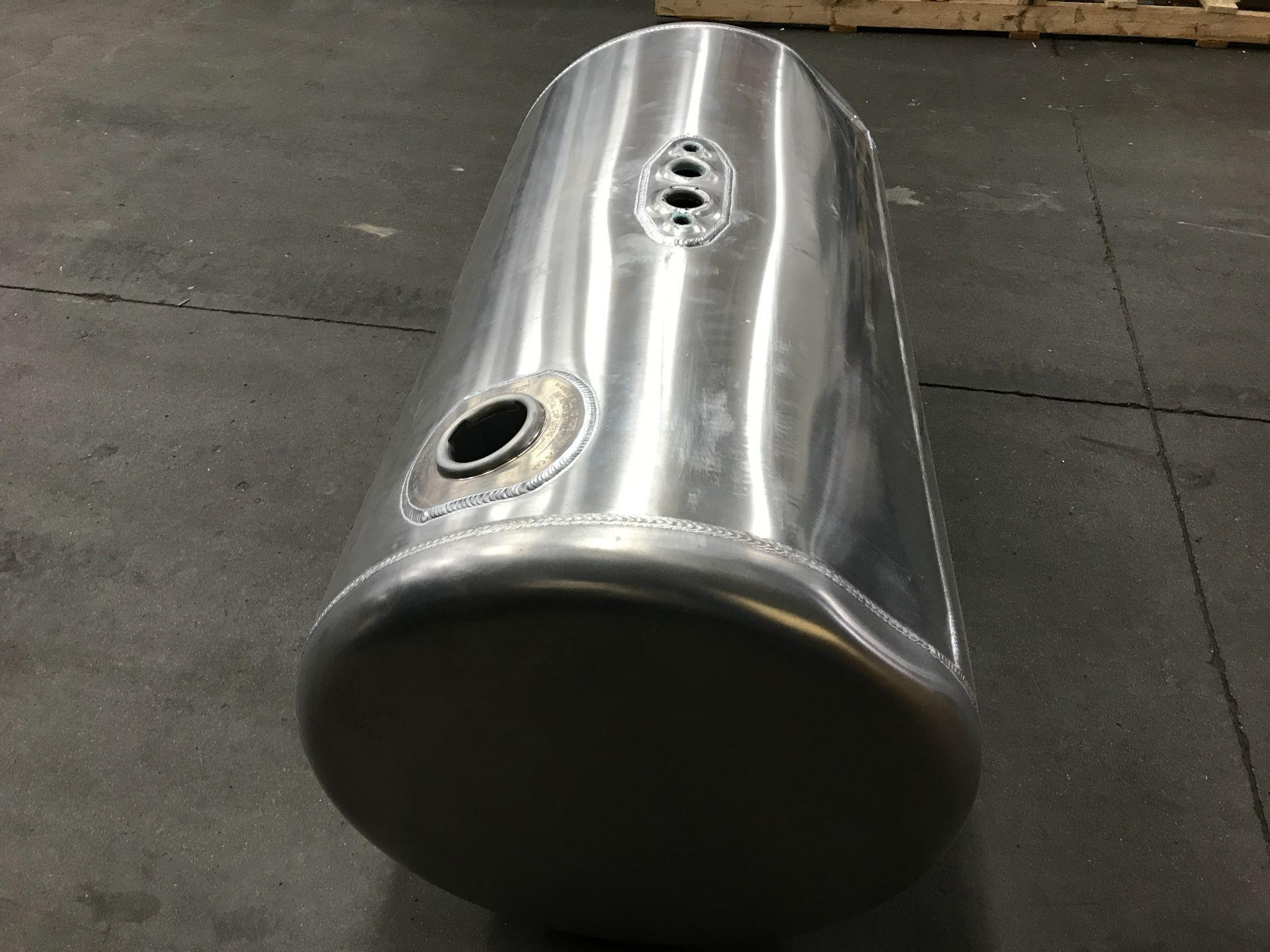 01-060010003 | Peterbilt 325 Fuel Tank for Sale