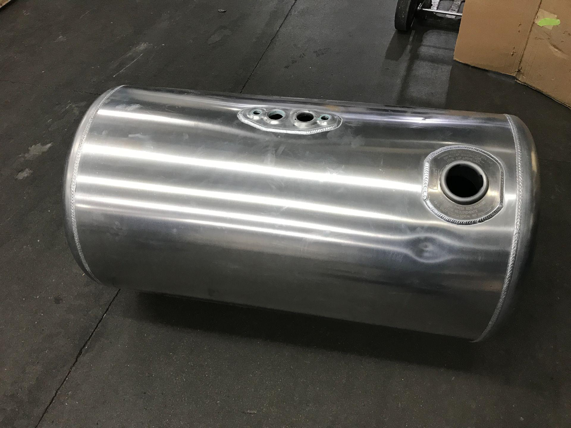 01-060010003 | Peterbilt 325 Fuel Tank for Sale