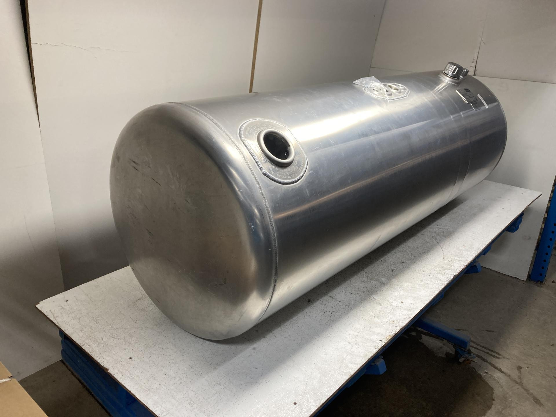 01-060015051 | Peterbilt 200 LCF Fuel Tank for Sale