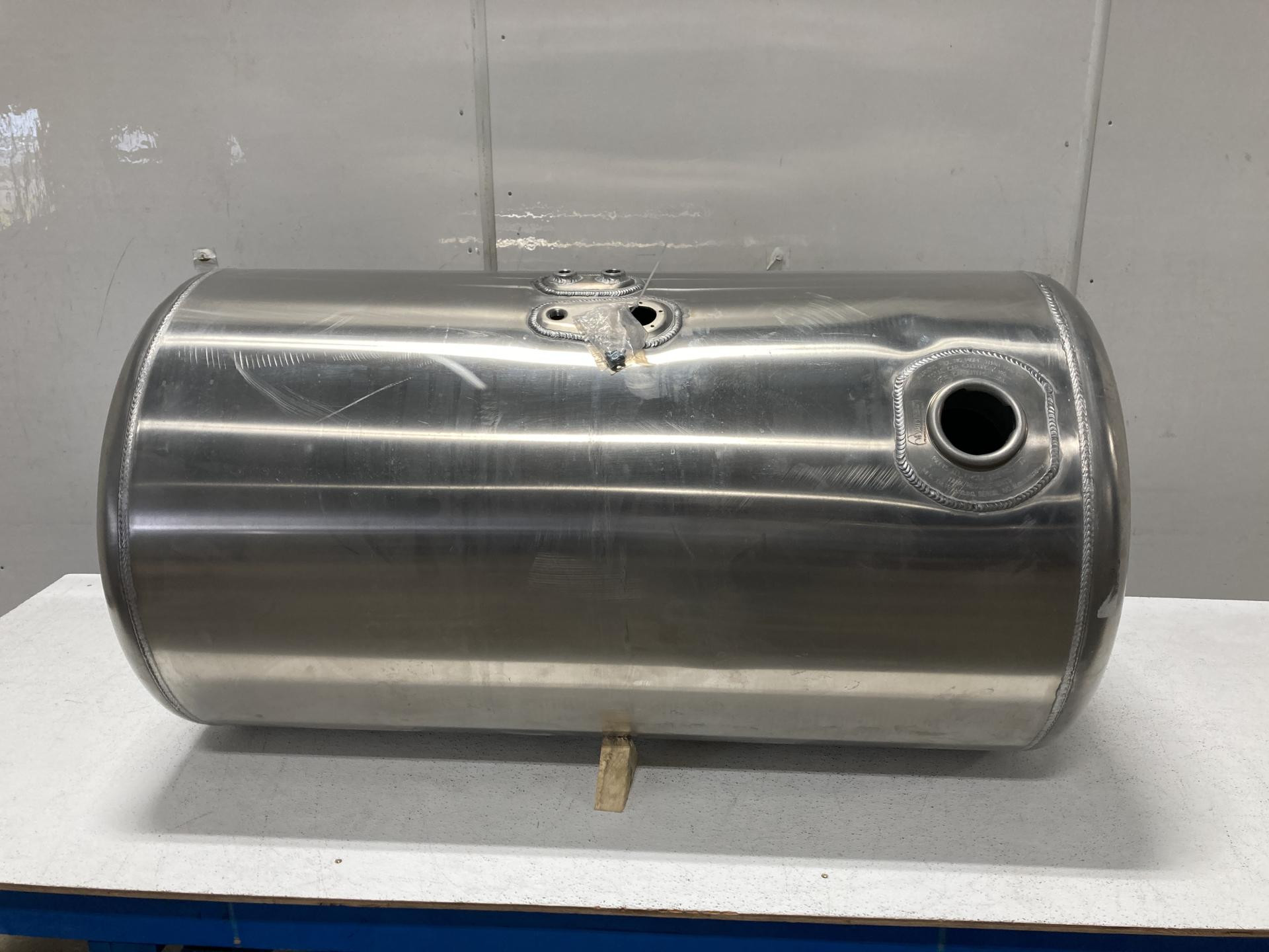 01-060010005 | Peterbilt 567 Fuel Tank for Sale