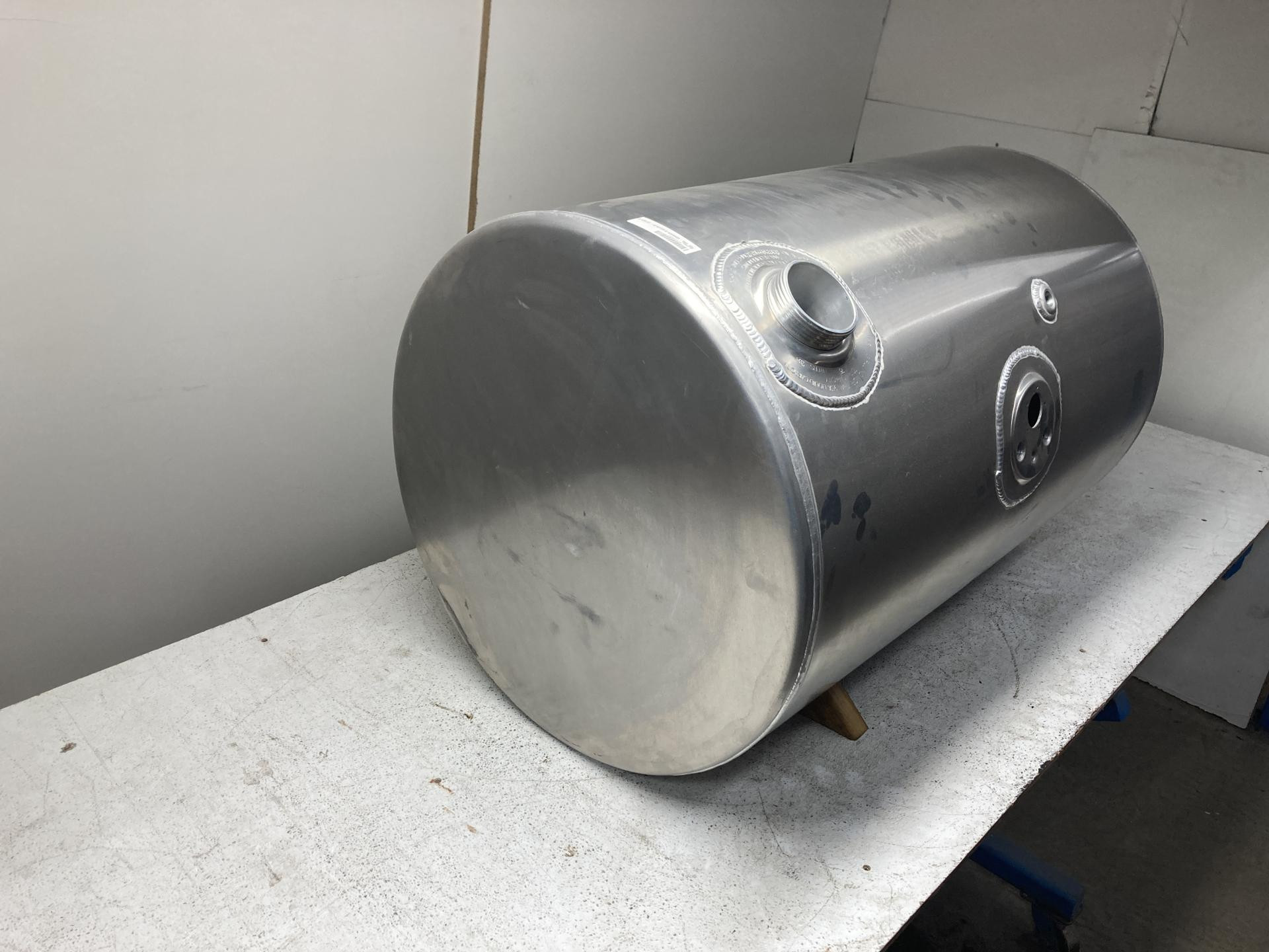 02-06000008 | Kenworth W900L Fuel Tank for Sale
