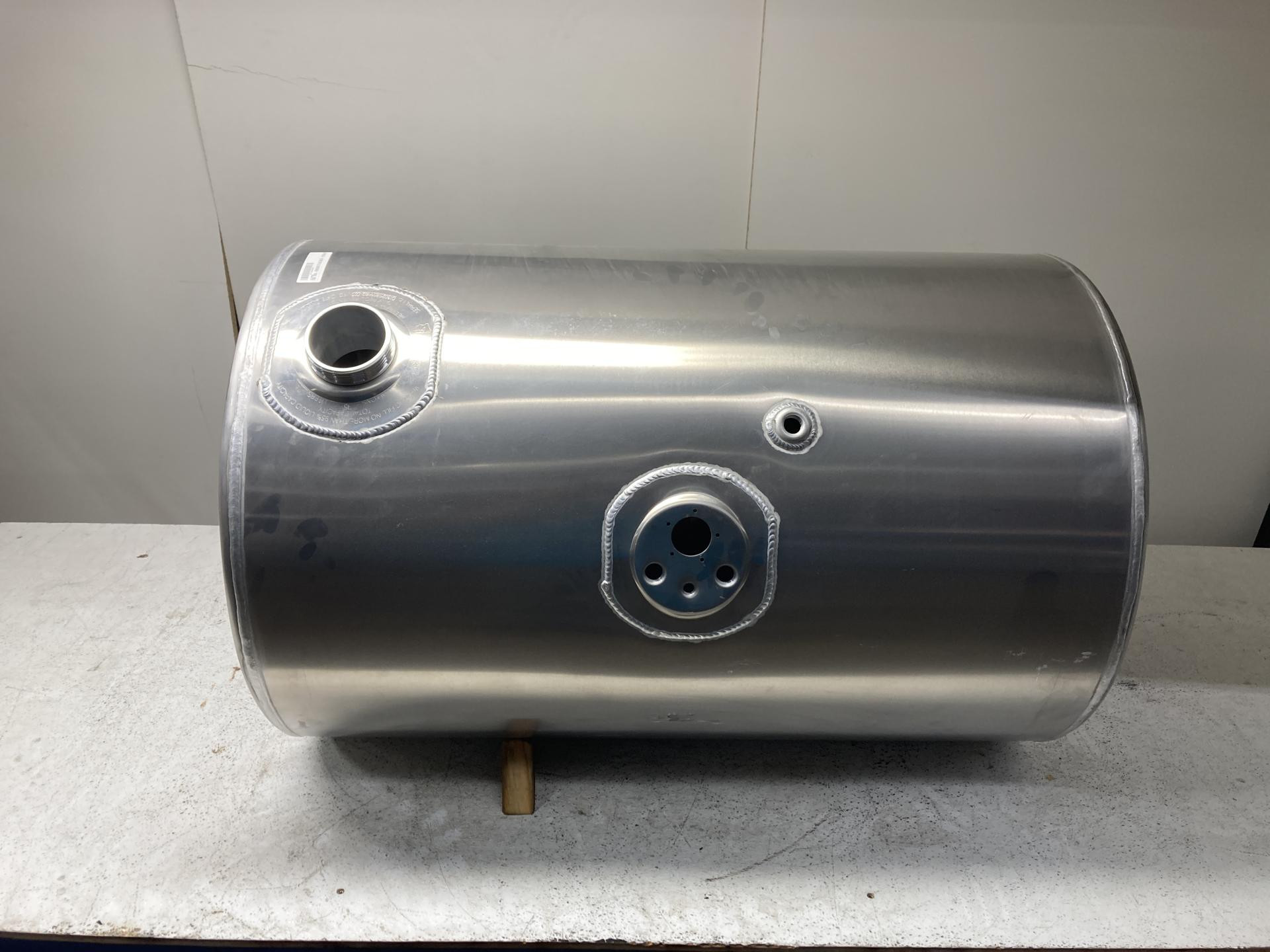 02-06000008 | Kenworth W900L Fuel Tank for Sale