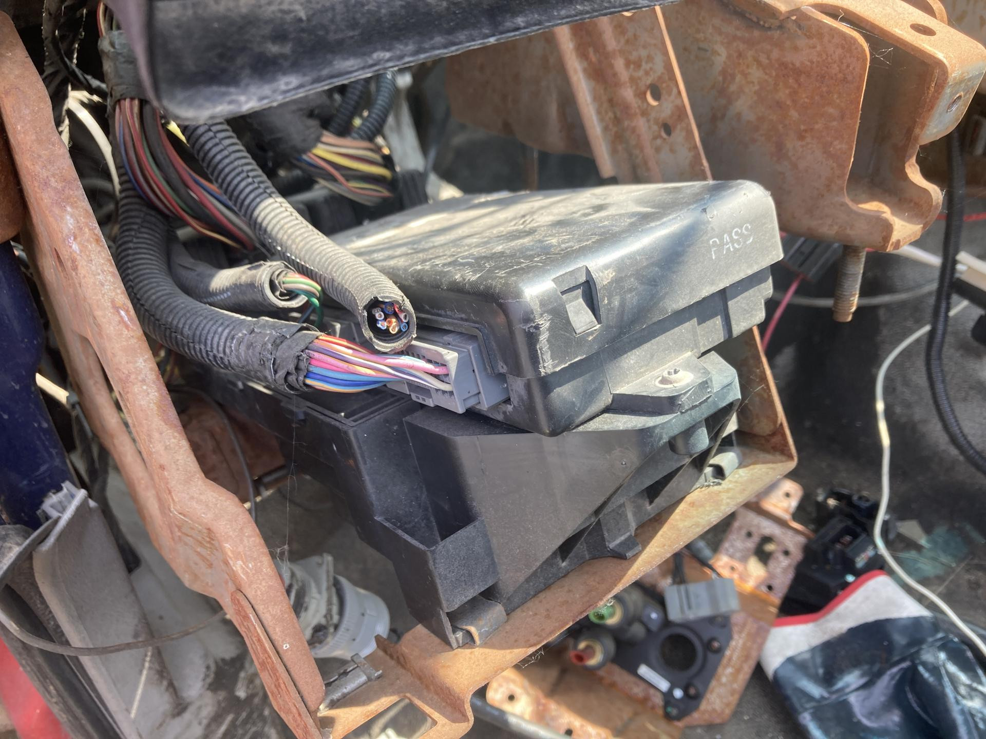 YC3T-14A067-GB | Ford F750 Fuse Box for Sale