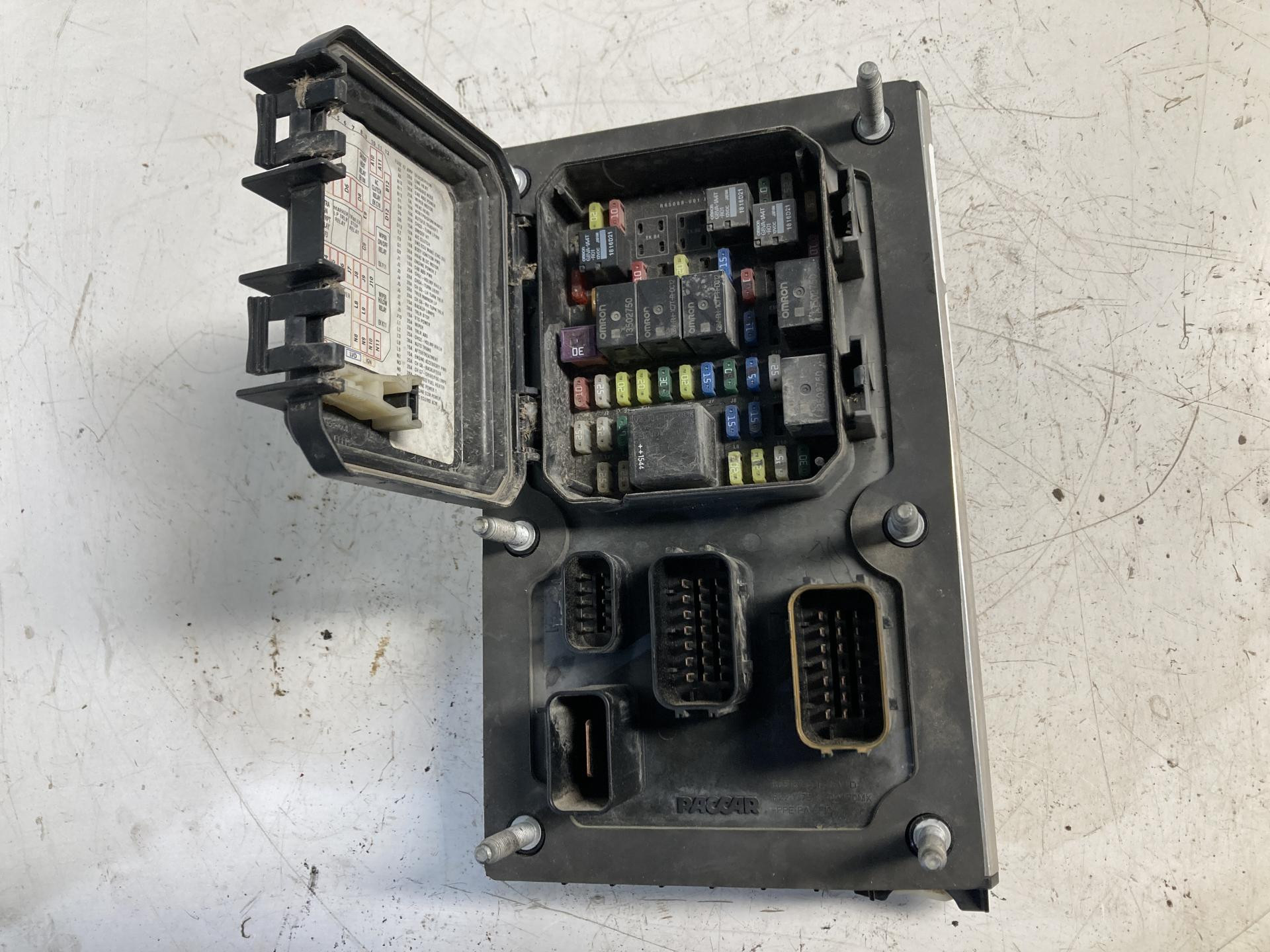 P27-1147-0401 | Kenworth T680 Fuse Box for Sale