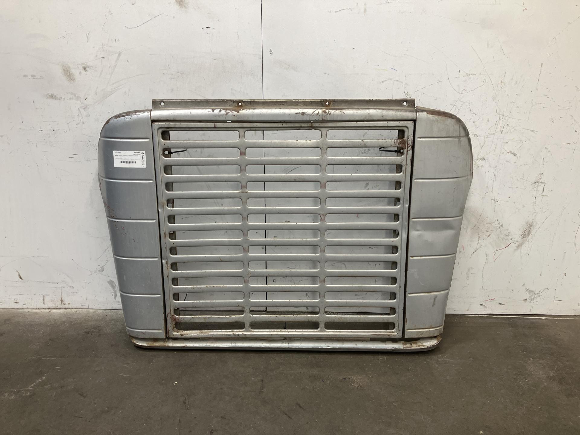 International 1800 LOADSTAR Grille for Sale