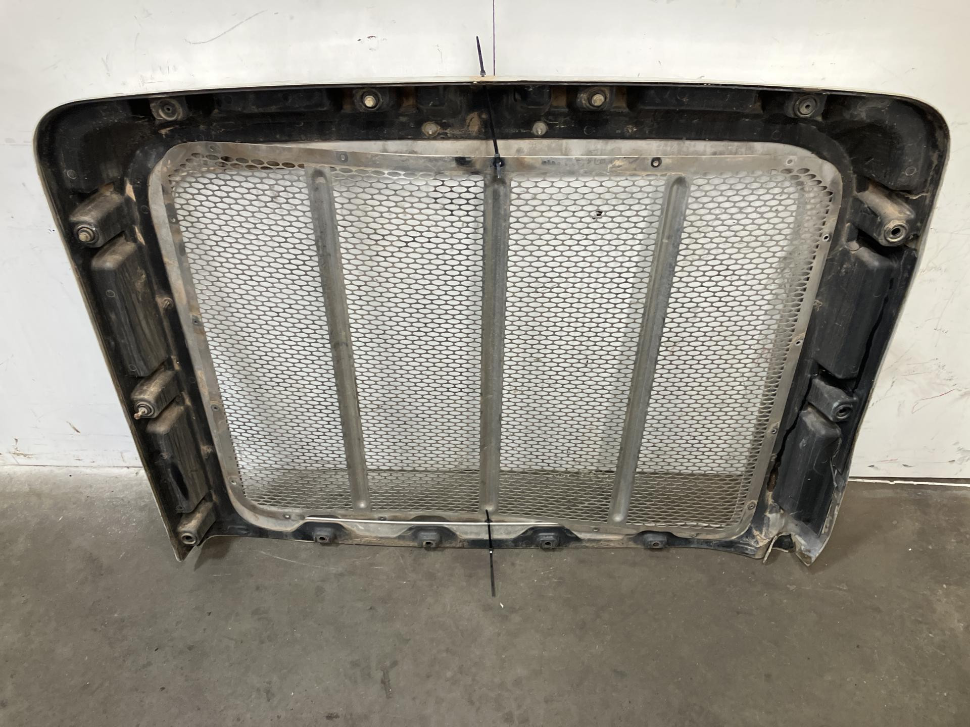 Peterbilt 367 Grille for Sale