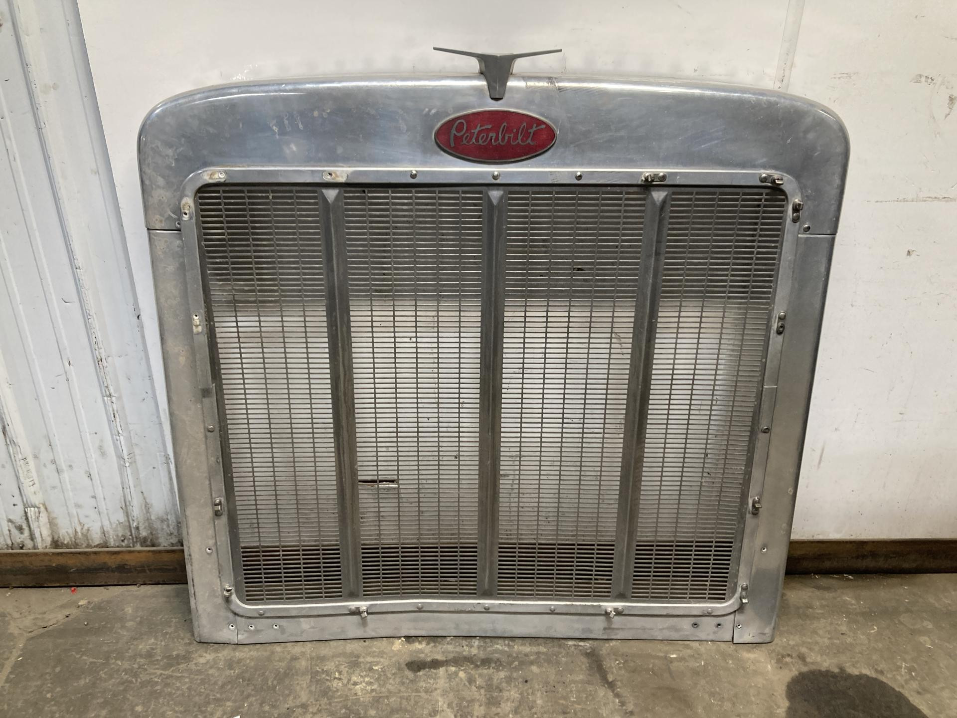 Peterbilt 379 Grille for Sale