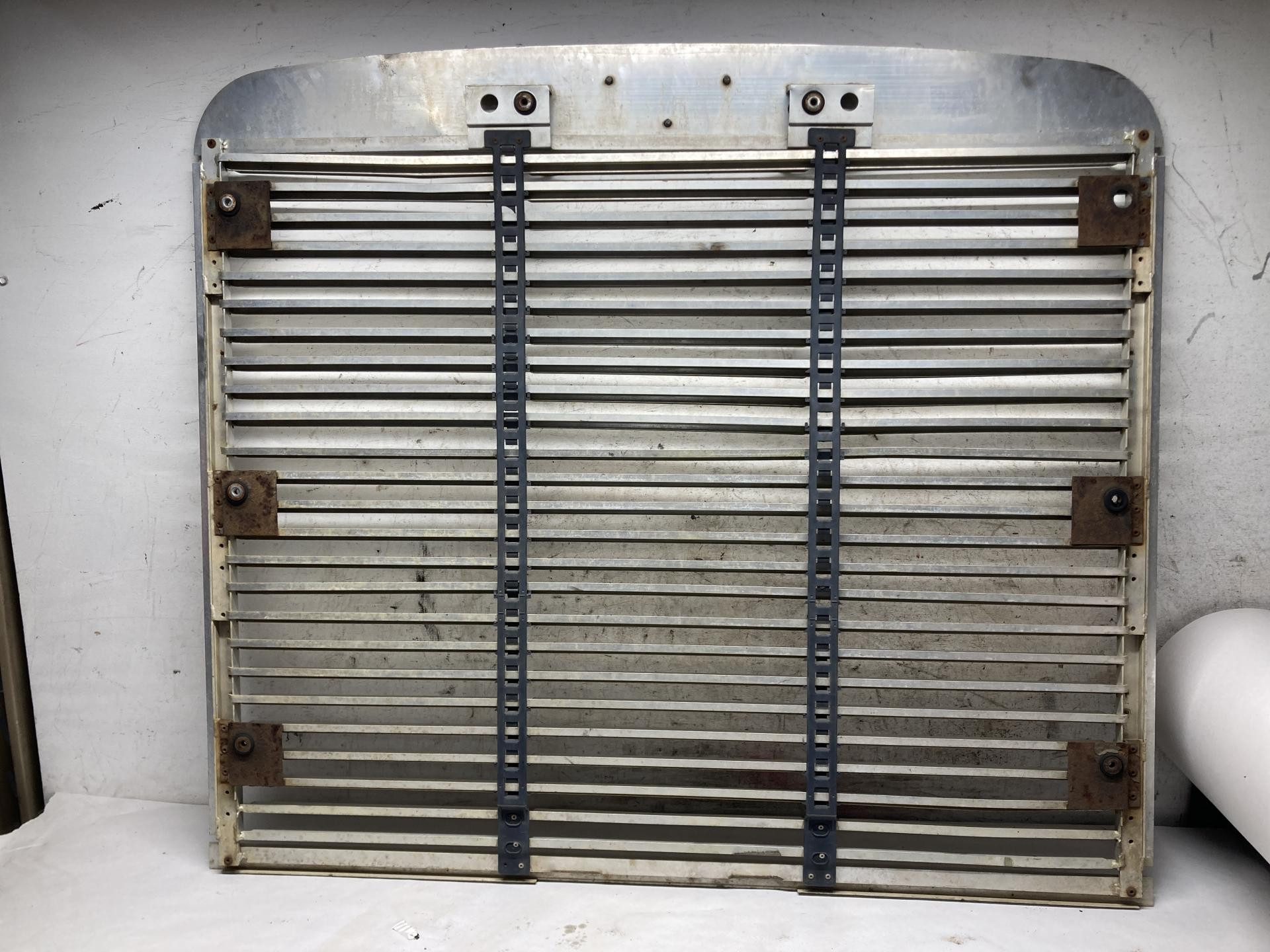 Freightliner FLD120 Grille for Sale