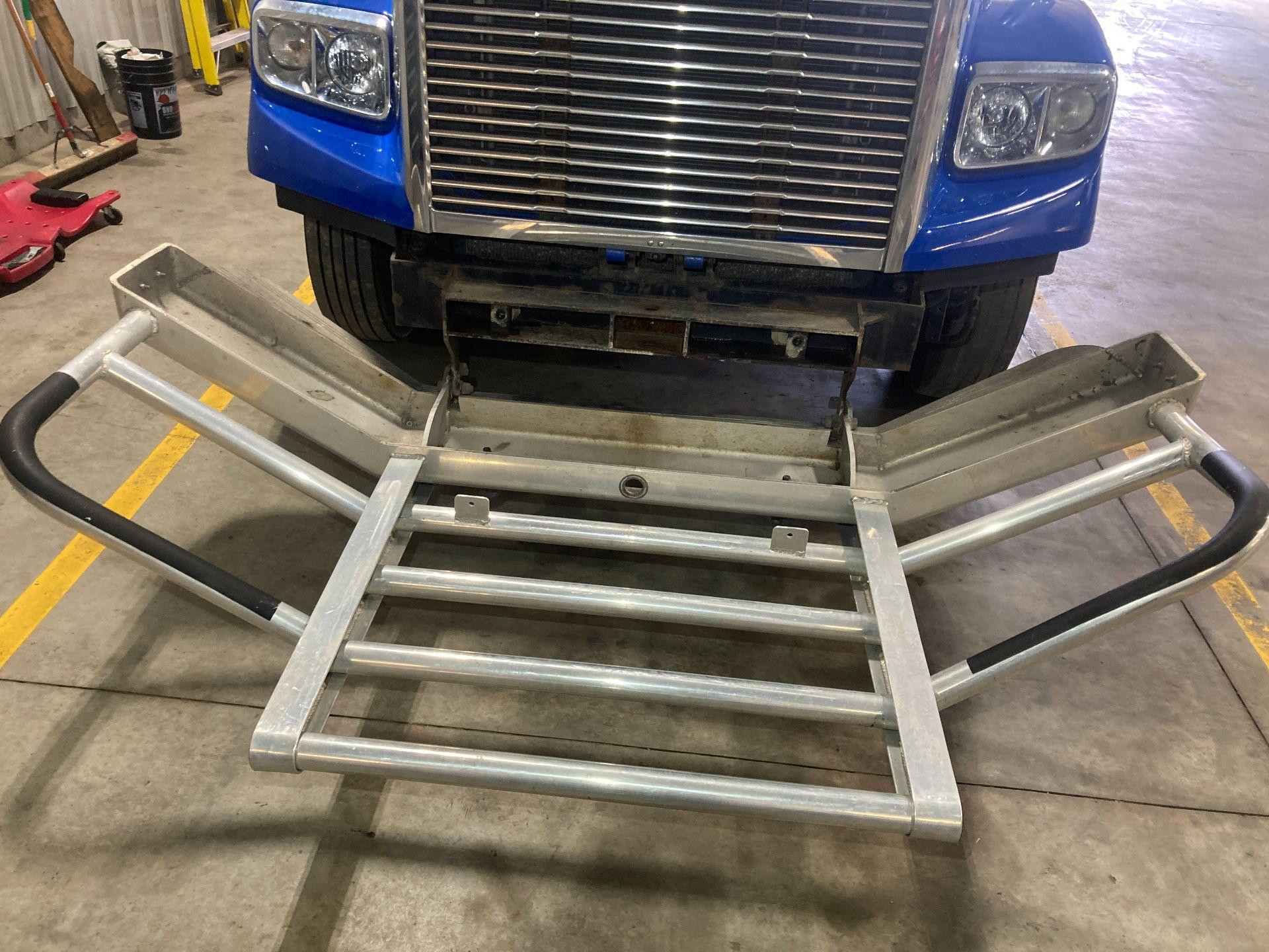 FLO26BKD0219 | Freightliner 122SD Grille Guard for Sale