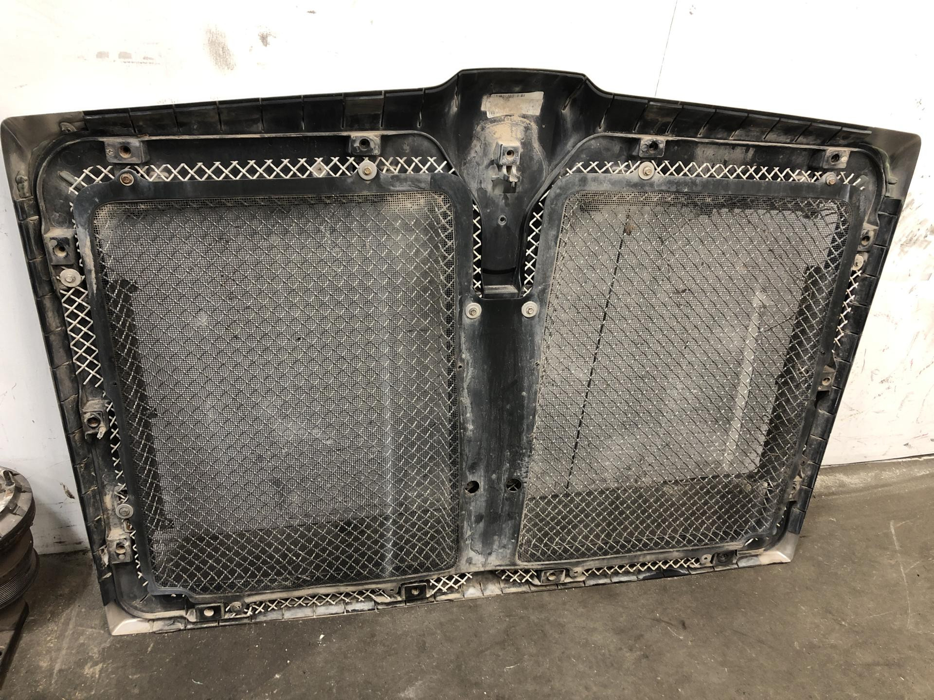 Kenworth T880 Grille for Sale