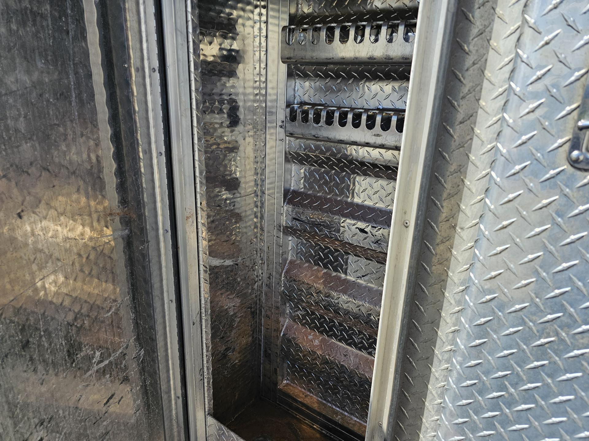 Peterbilt 579 Cab Protector / Headache Rack for Sale