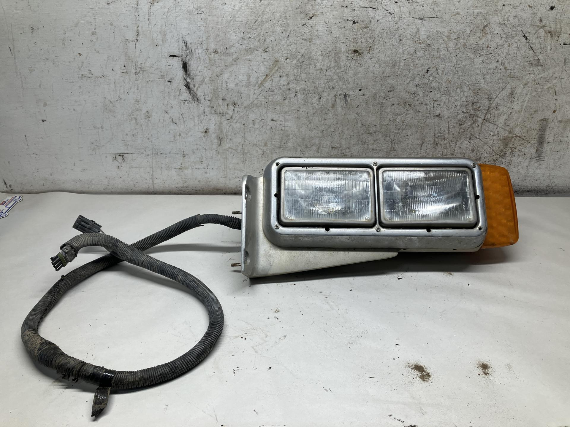 16-06713M000L | Peterbilt 379 Headlamp for Sale