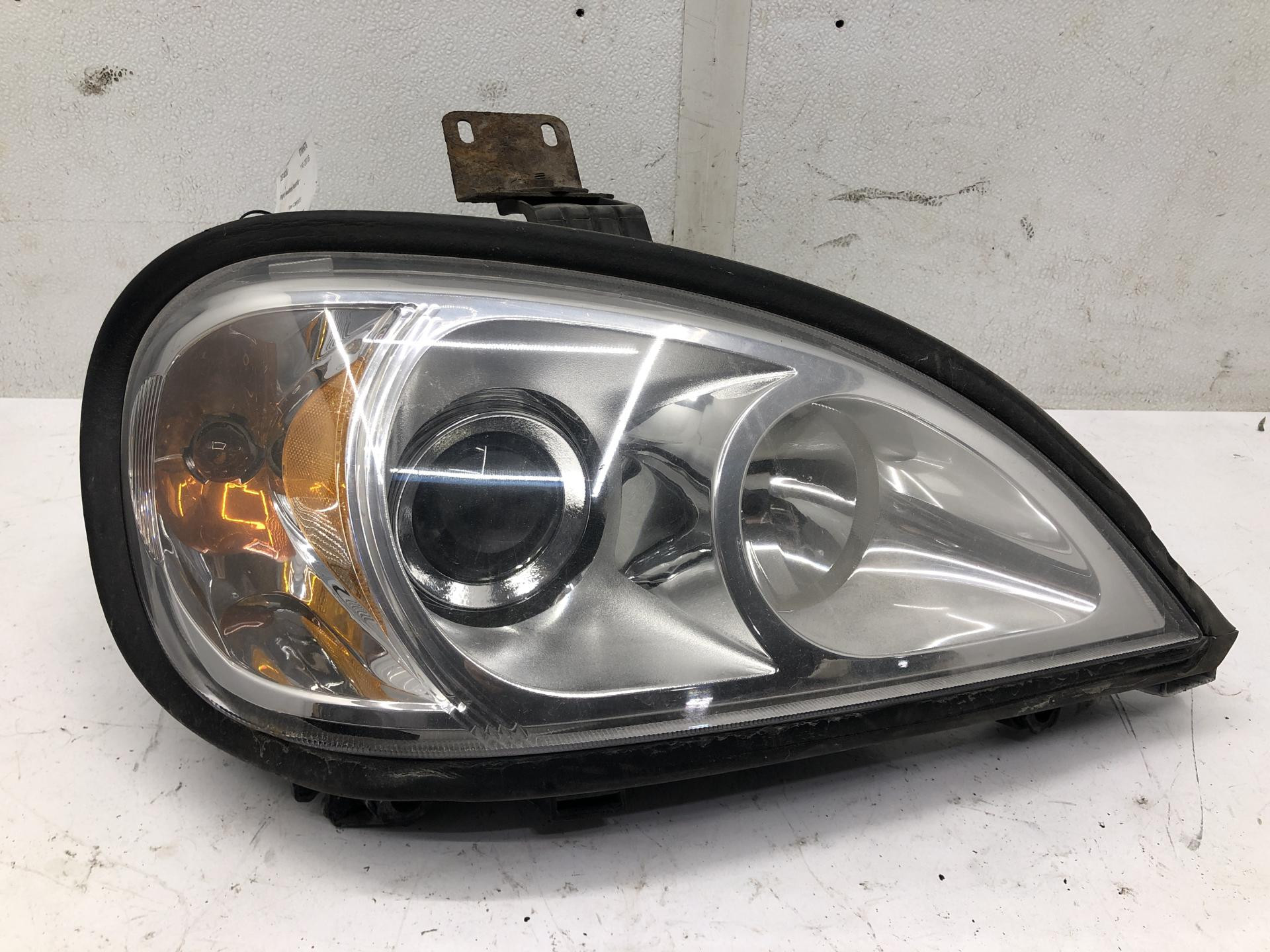 08-340-1104R | Freightliner COLUMBIA 120 Headlamp for Sale