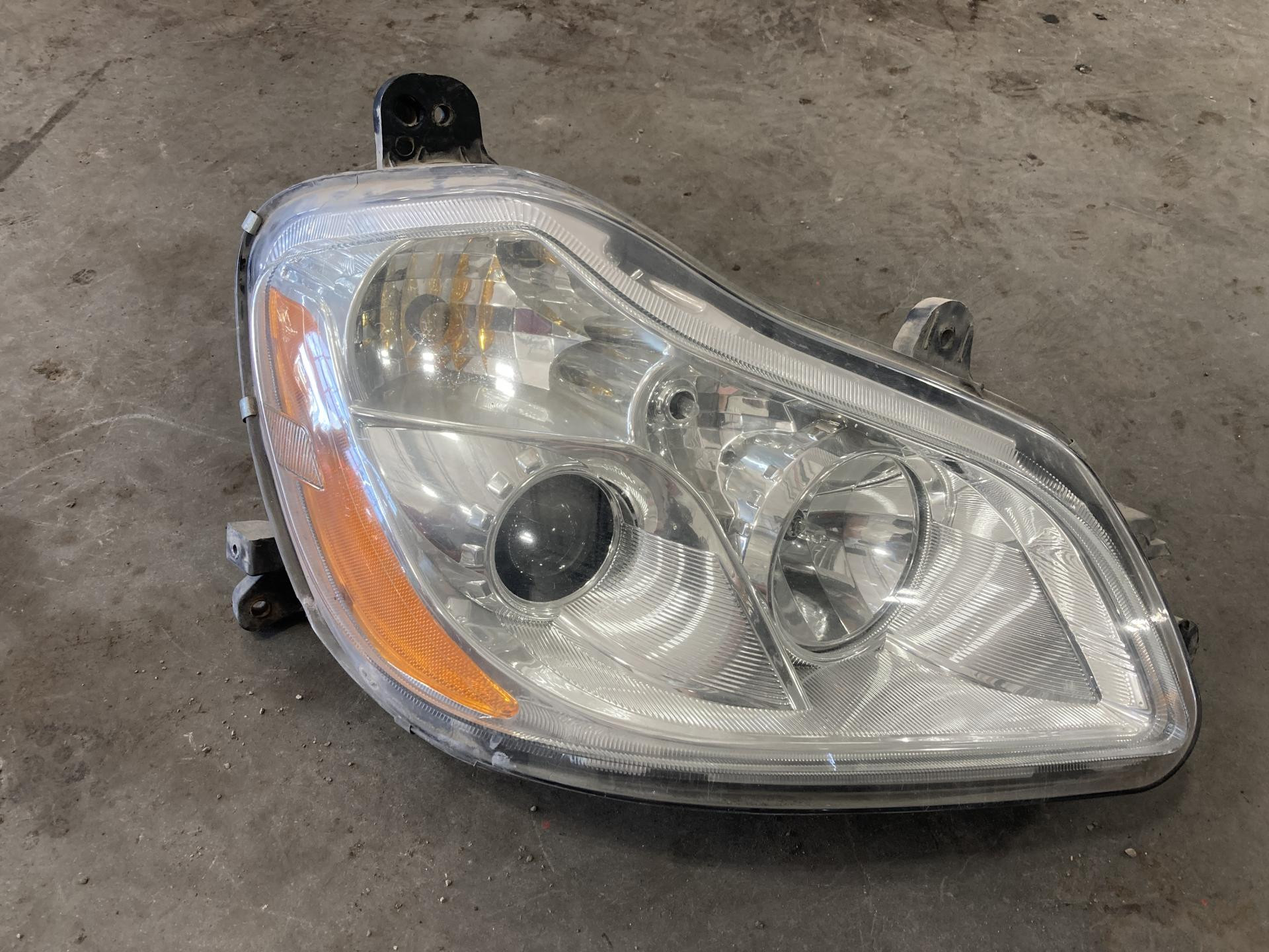 Kenworth T680 Headlamp for Sale