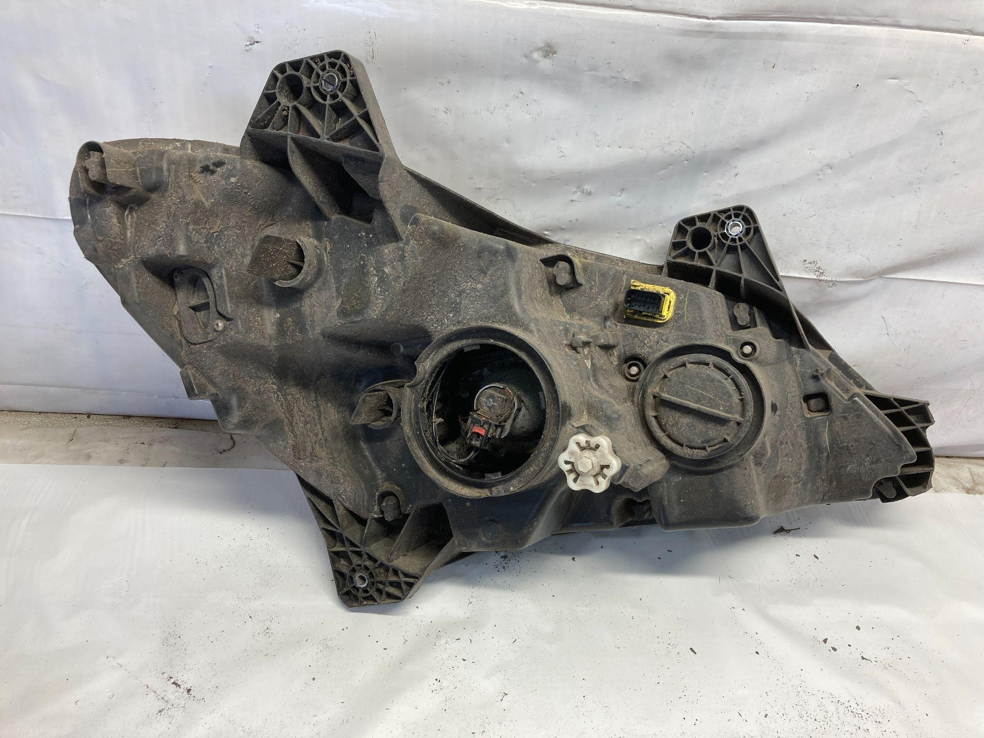 P54-6156-100 | Kenworth T680 Headlamp for Sale