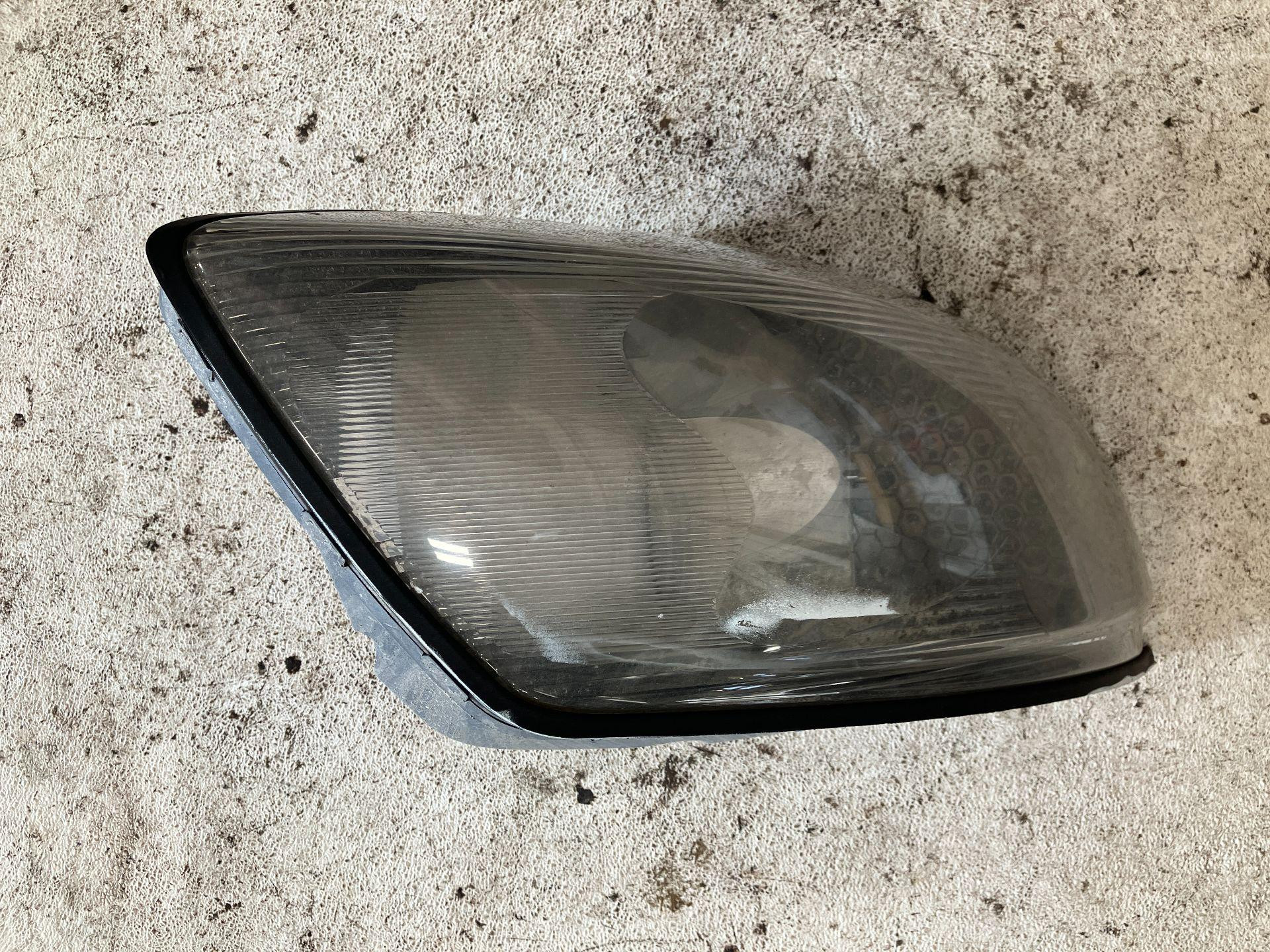 VL001-B101L | Volvo VNL Headlamp for Sale