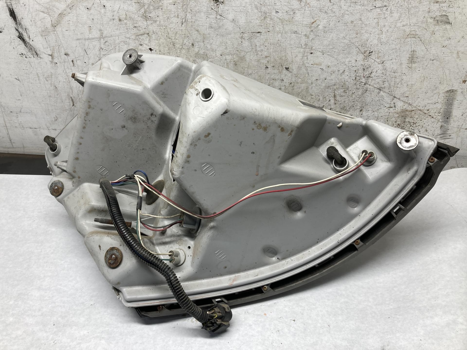 82329590 | Volvo VNL Headlamp for Sale