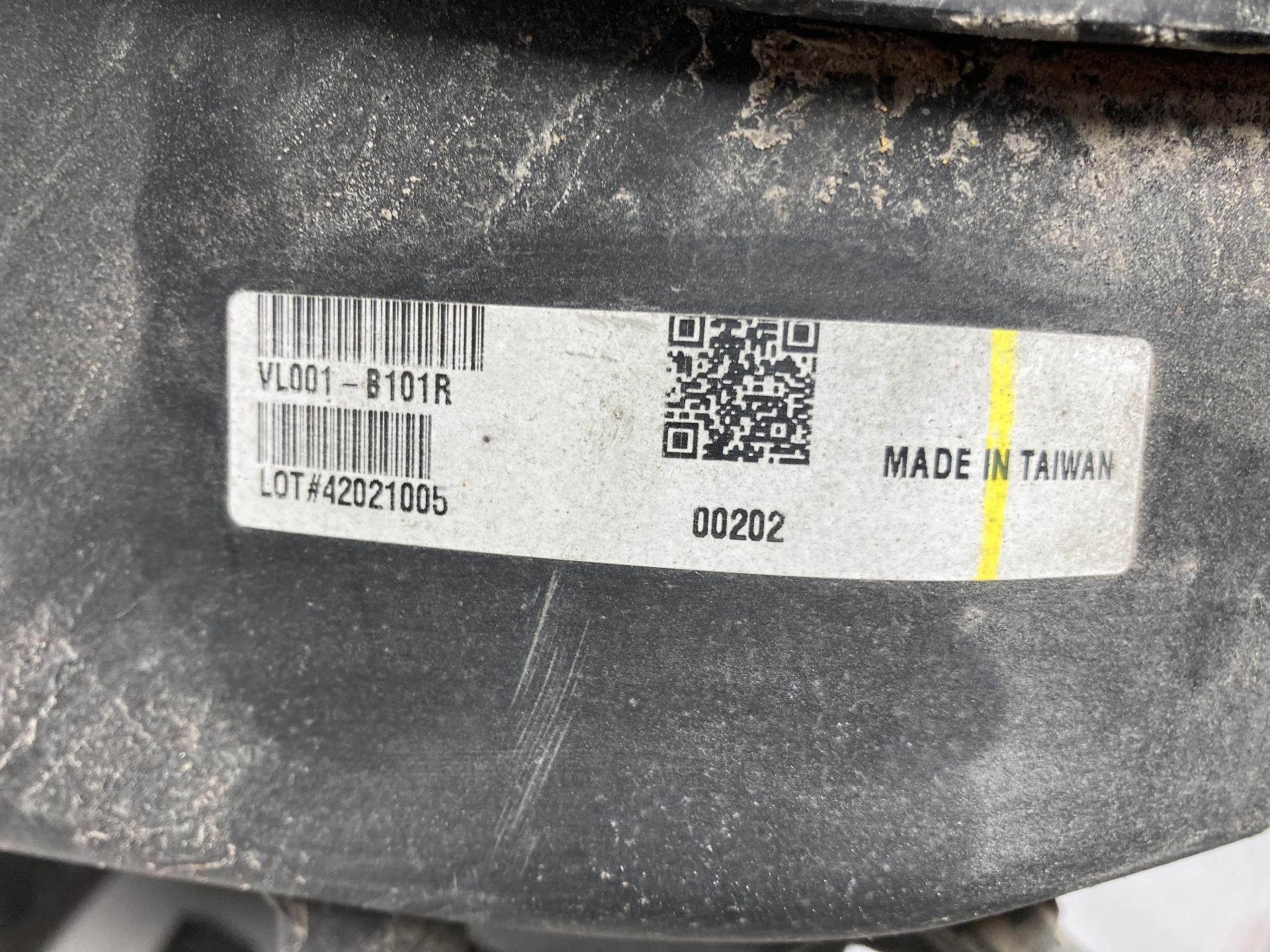 VL001-B101R | Volvo VNL Headlamp for Sale