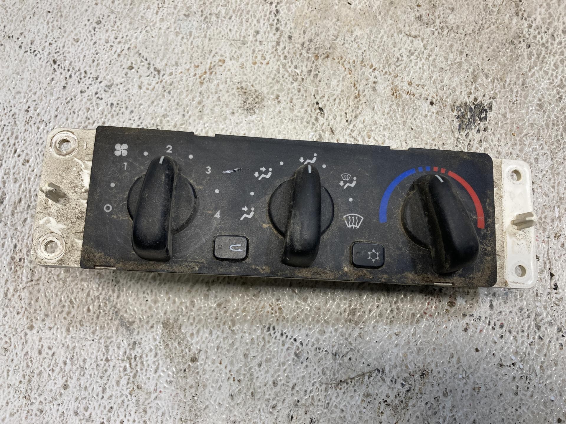 A2264357004 | Freightliner 122SD Heater & AC Temperature Control for Sale