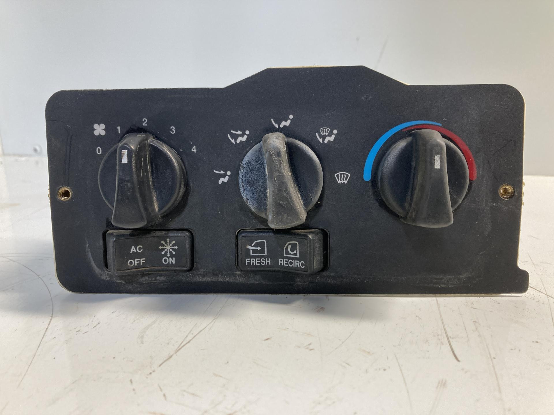 18-004461 | Peterbilt 335 Heater & AC Temperature Control for Sale